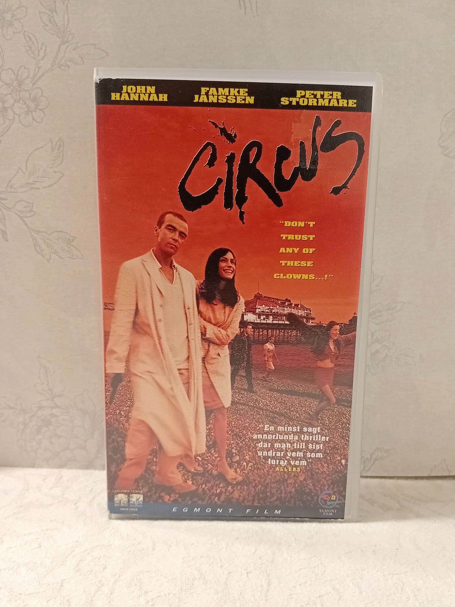 Se produkter som liknar Circus - VHS - År 2000 - John.. på Tradera ...
