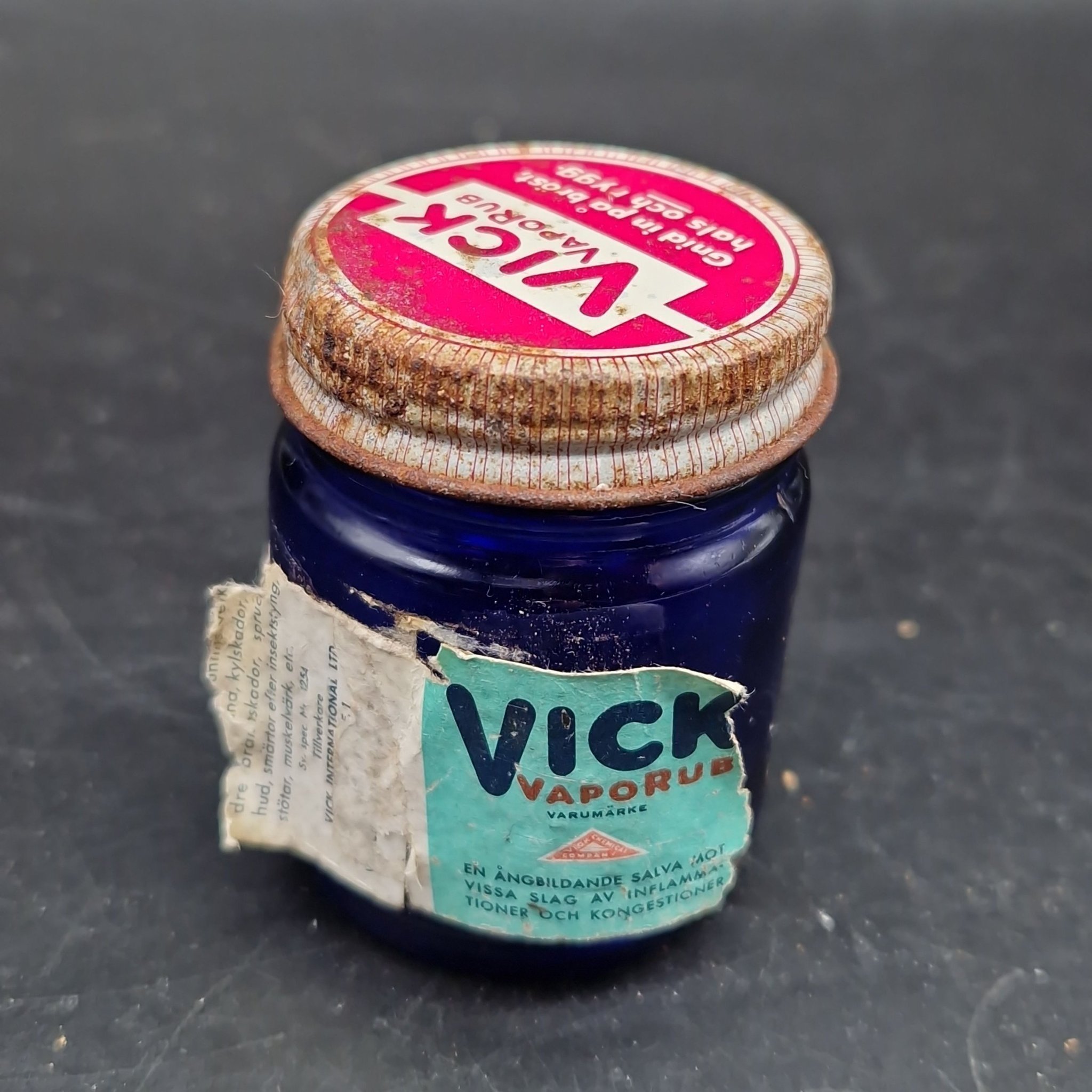 Äldre Vicks VapoRub burk i blått glas vintage f.. | Köp på Tradera ...