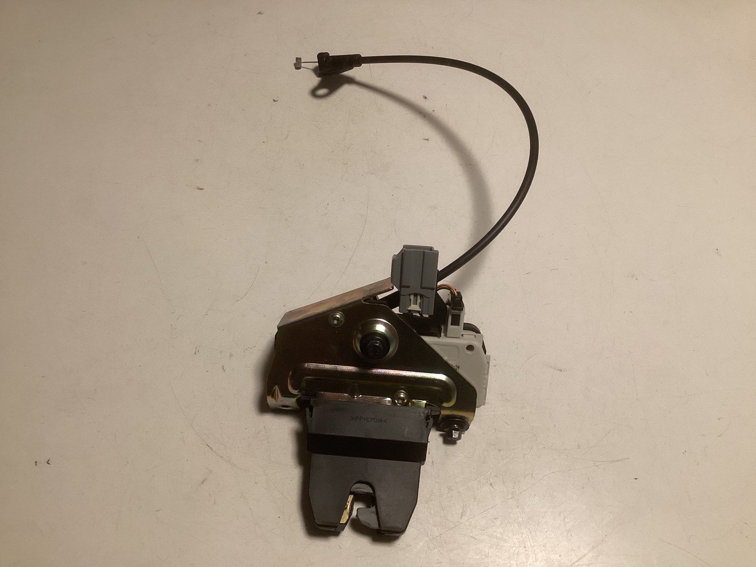 Bakluckelås låskista 8679694Volv.. | Köp från Carnordic på Tradera ...