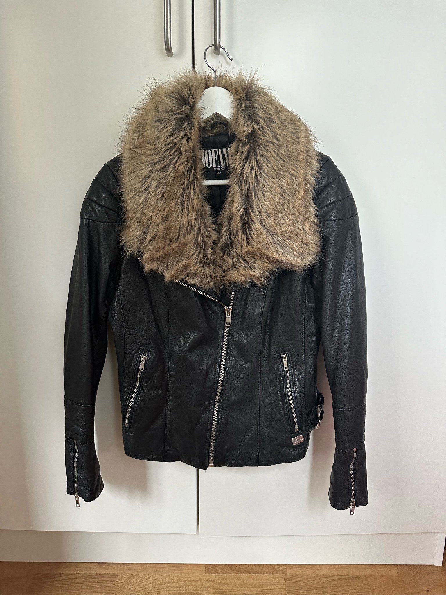 Se produkter som liknar Skinnjacka Jofama by Kenza på Tradera (630912677)