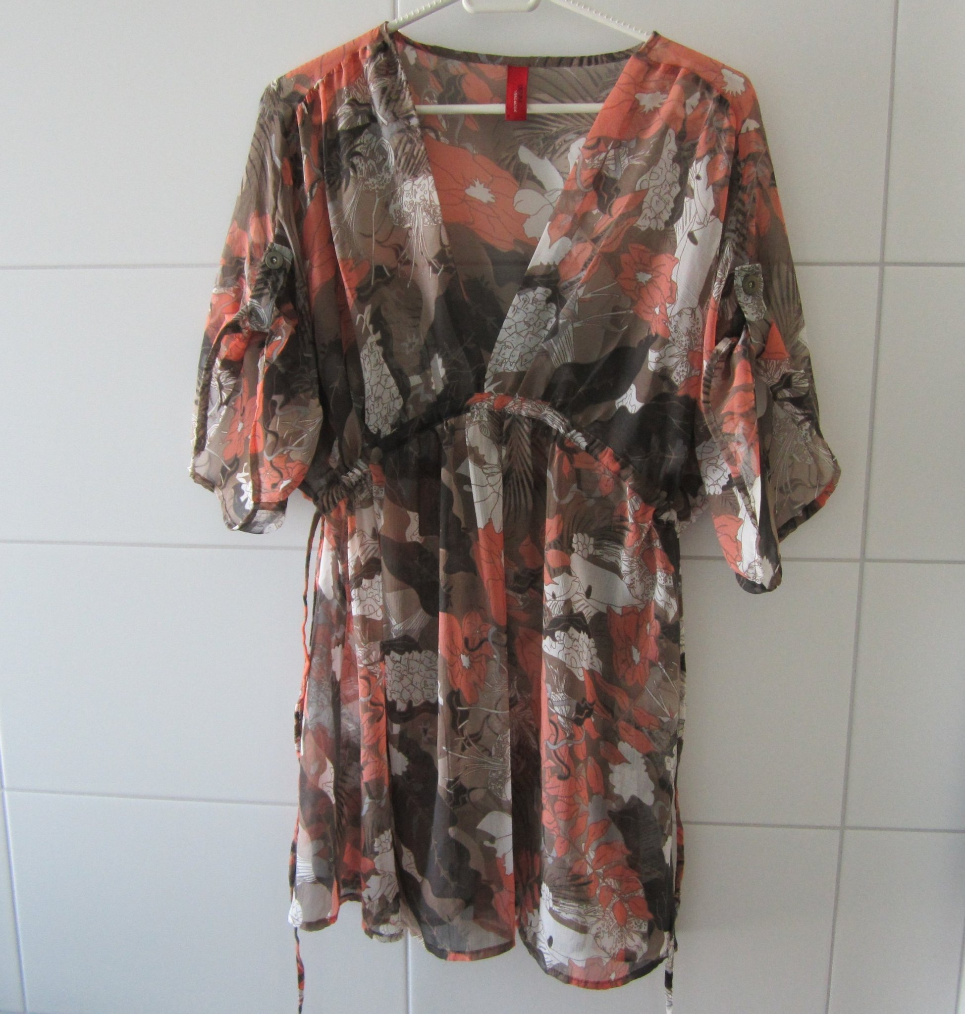 Se produkter som liknar KORT TUNN STRAND TUNIKA VERO .. på Tradera ...