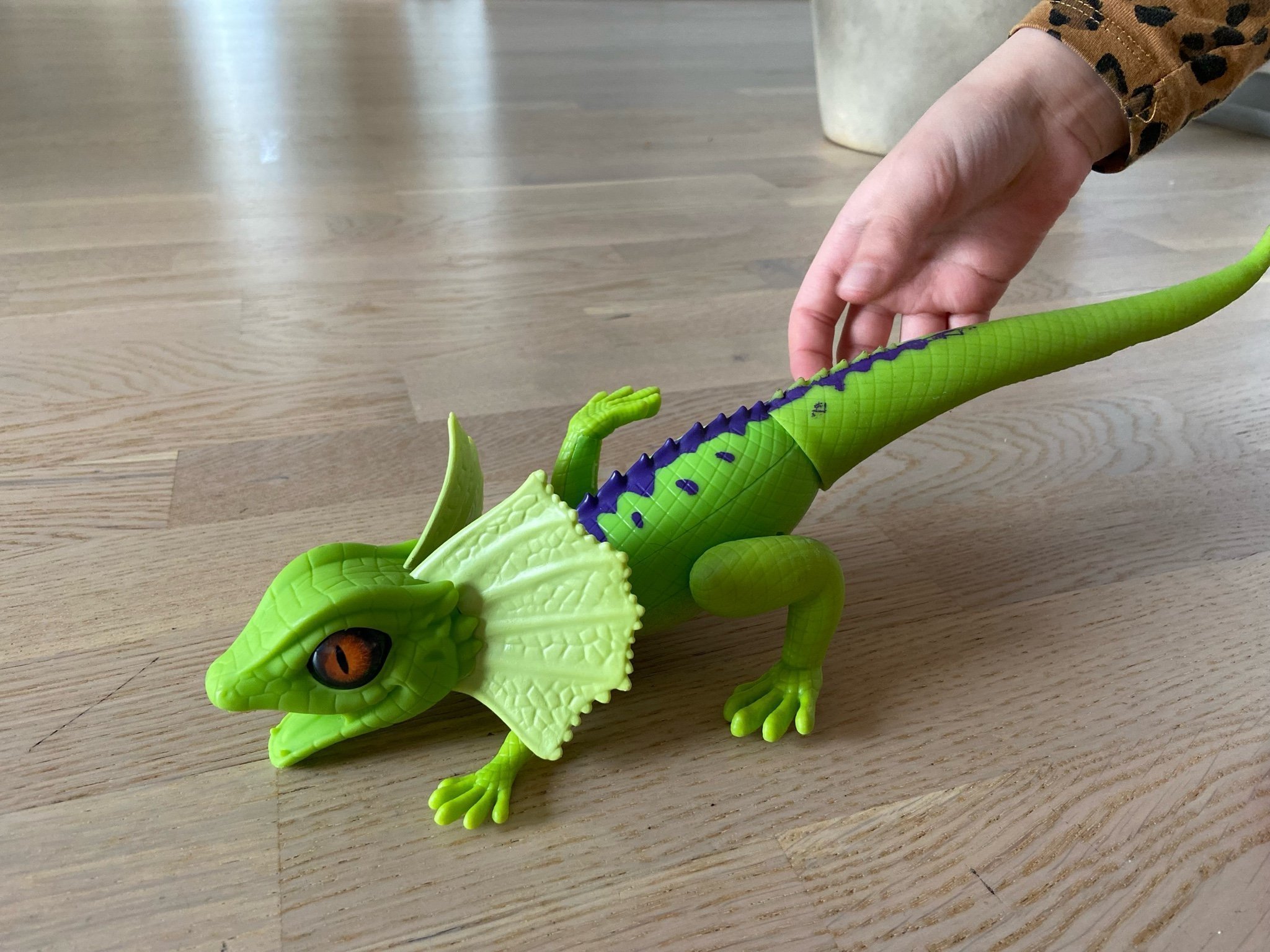 Leksaksdjur Dilophosaurus | Köp på Tradera (713191759)