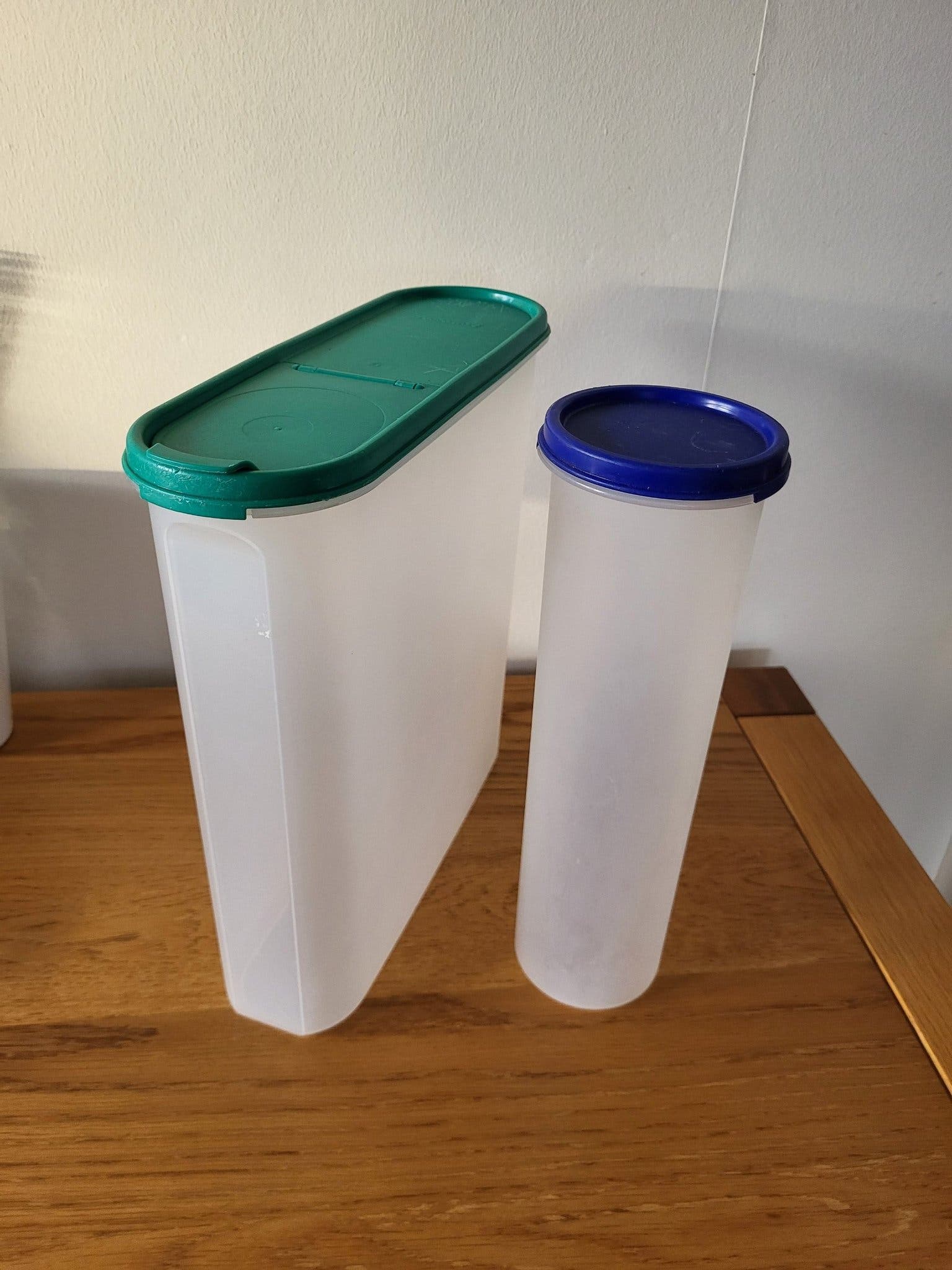 Se produkter som liknar Tupperware Förvaringsbehållar.. på Tradera ...