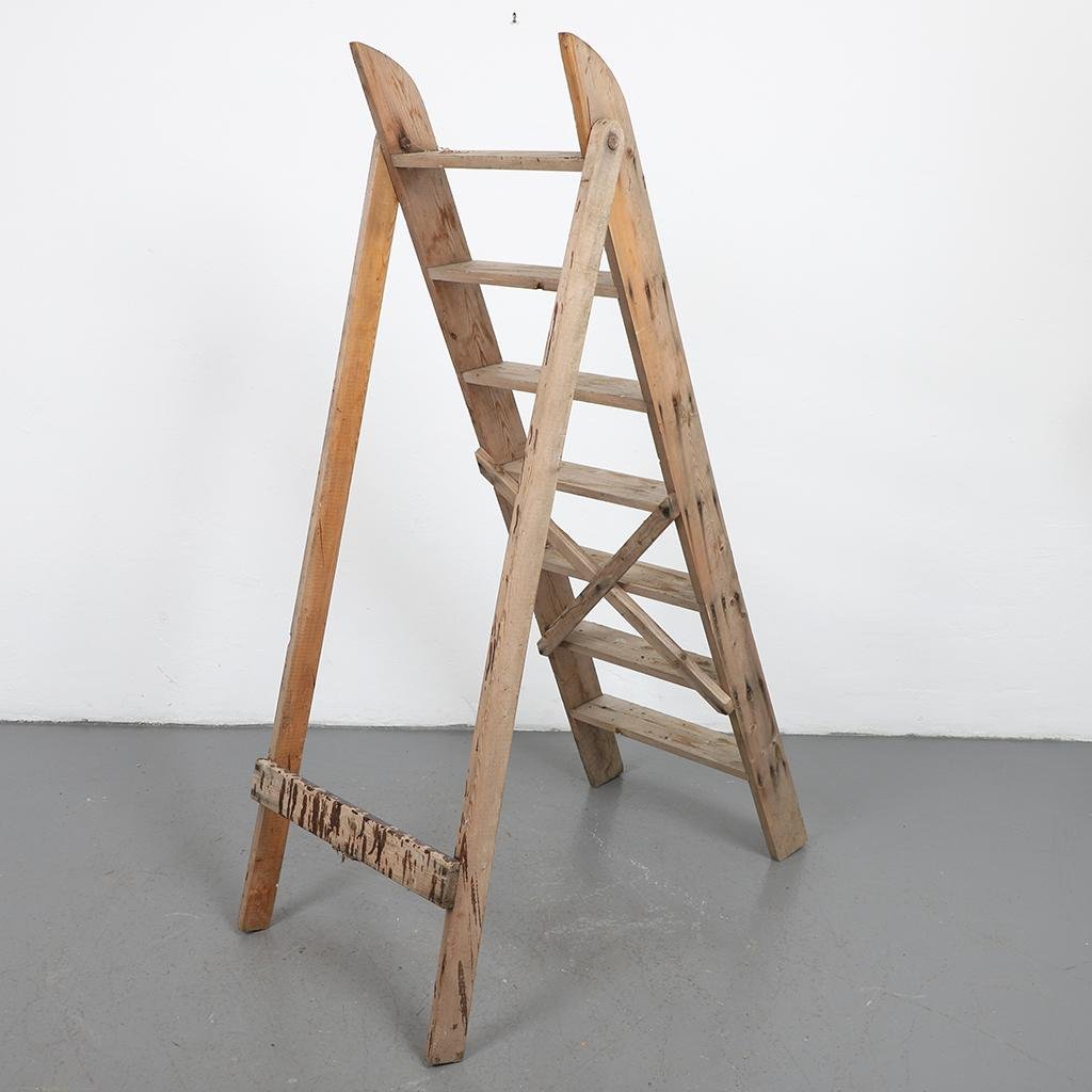 Se produkter som liknar Äldre fällbar stege i trä - 7.. på Tradera ...