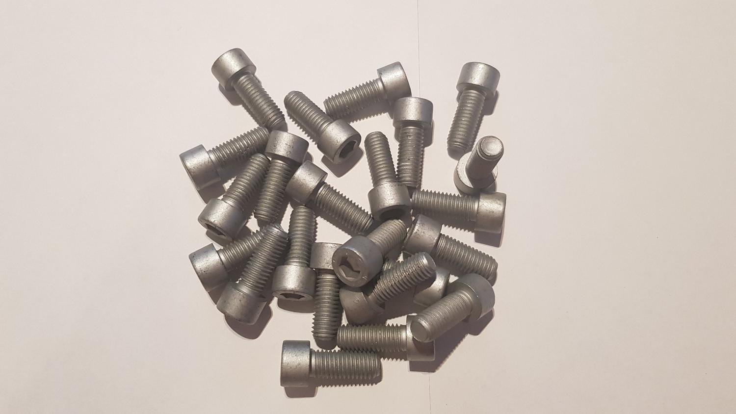 Bultar M10x1,5 - 25mm, H8-insex, Hållfasthet 12.. | Köp på Tradera ...