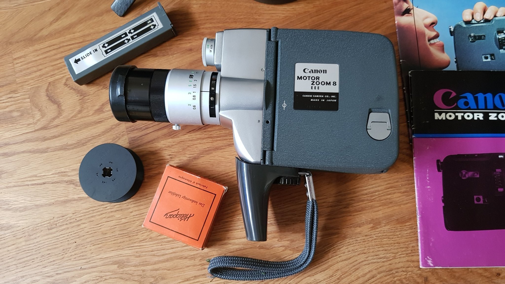 Canon Motor Zoom 8 EEE Movie Camera Med Origina.. | Köp på Tradera ...