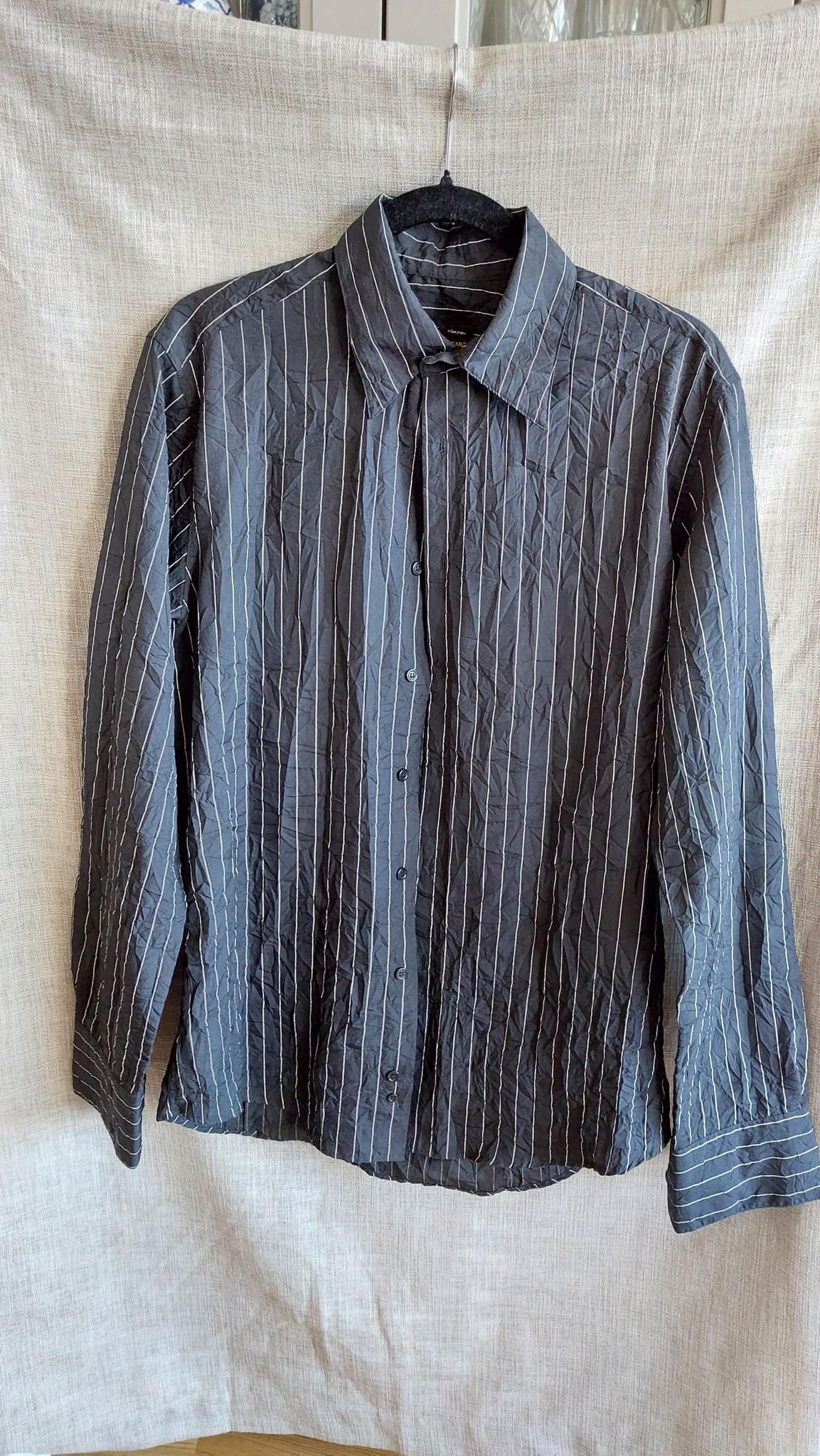 Se produkter som liknar Svart skjorta med vita streck.. på Tradera ...