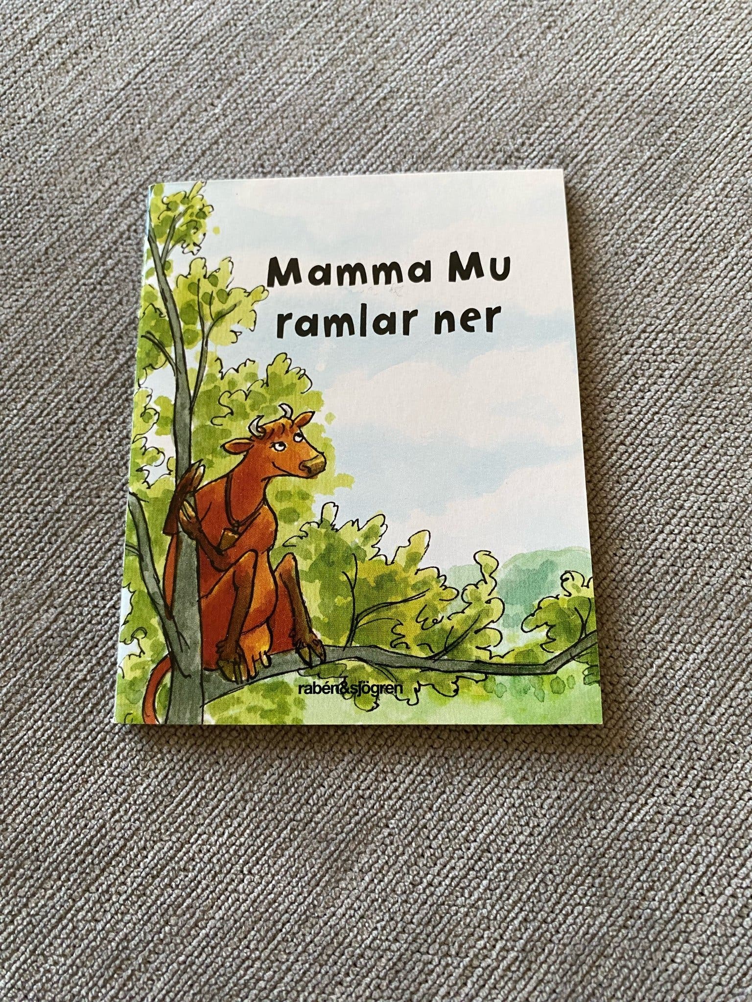 Se produkter som liknar Mamma Mu ramlar ner av Jujja .. på Tradera ...