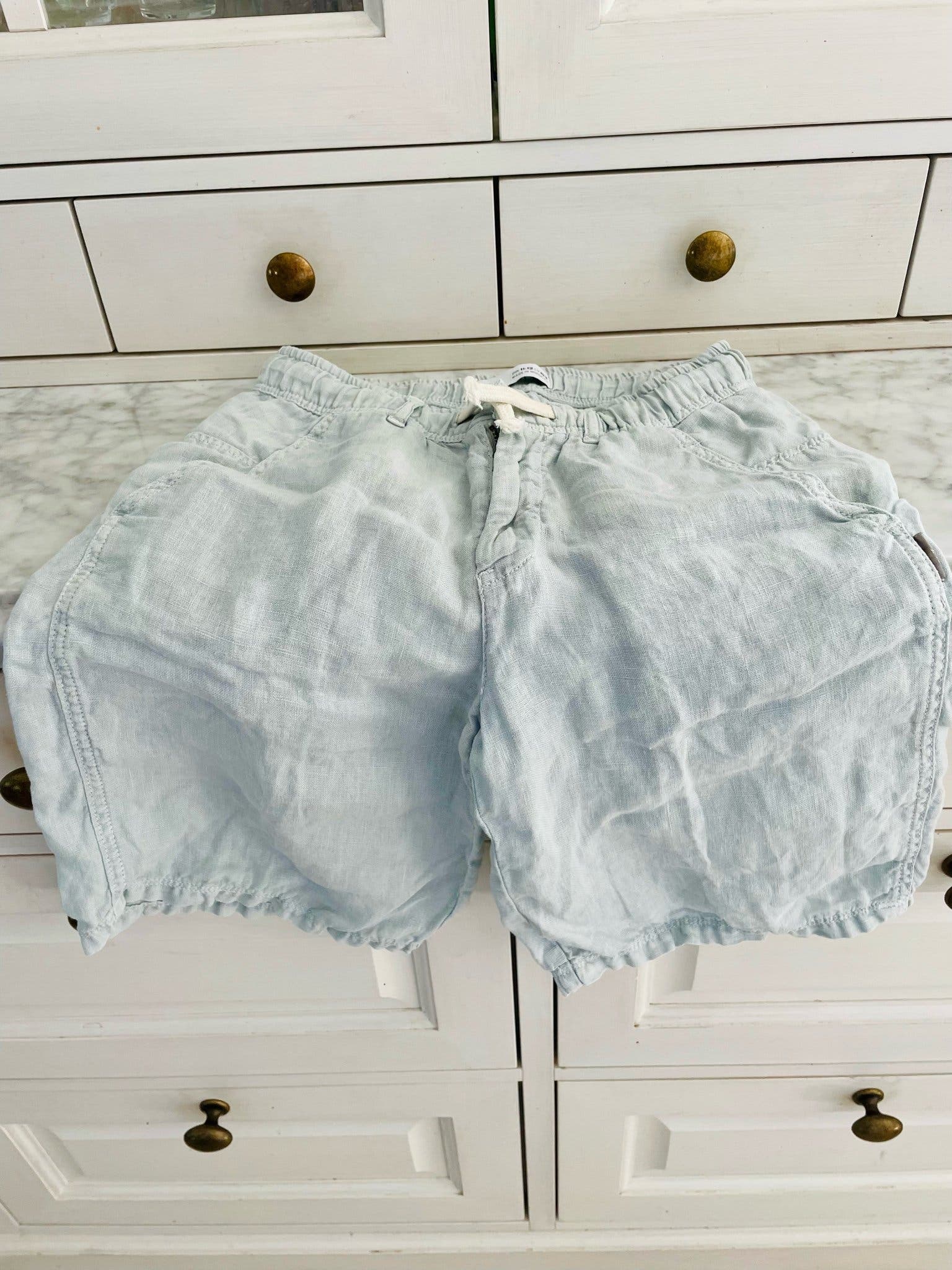 Se produkter som liknar Linne shorts strl 152 på Tradera (699682897)