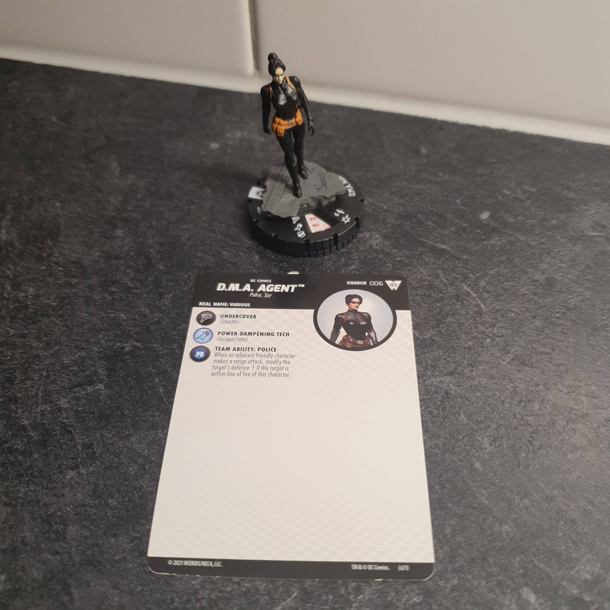 Se produkter som liknar D.M.A. Agent #006 Wonder Woma.. på Tradera ...