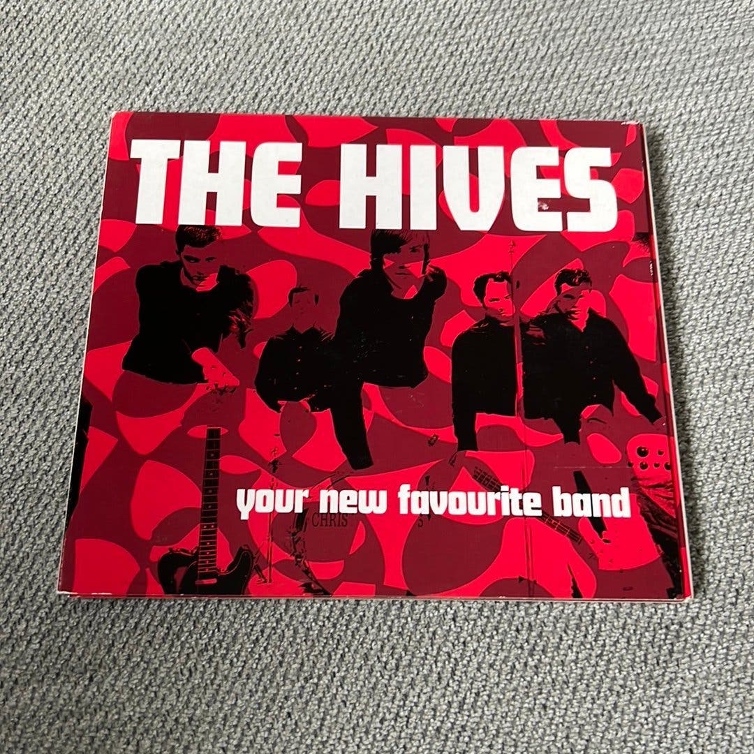 Se produkter som liknar CD: The Hives - Your New Favo.. på Tradera ...