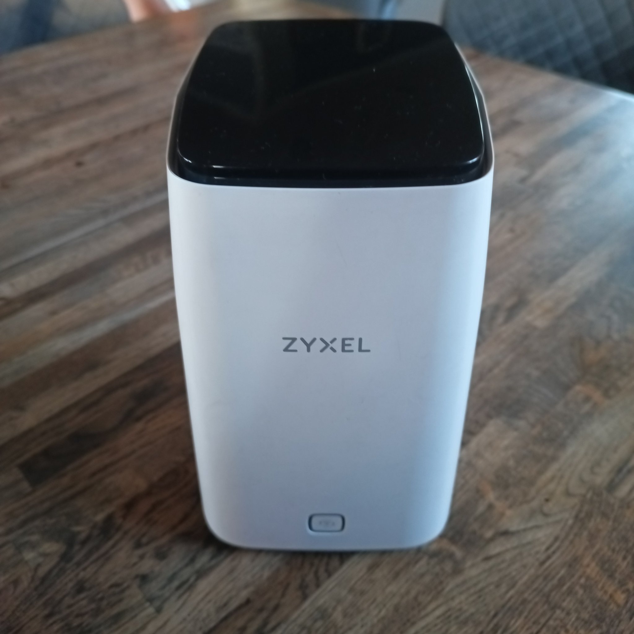 Se produkter som liknar Zyxel NR5103E Router på Tradera (690902415)