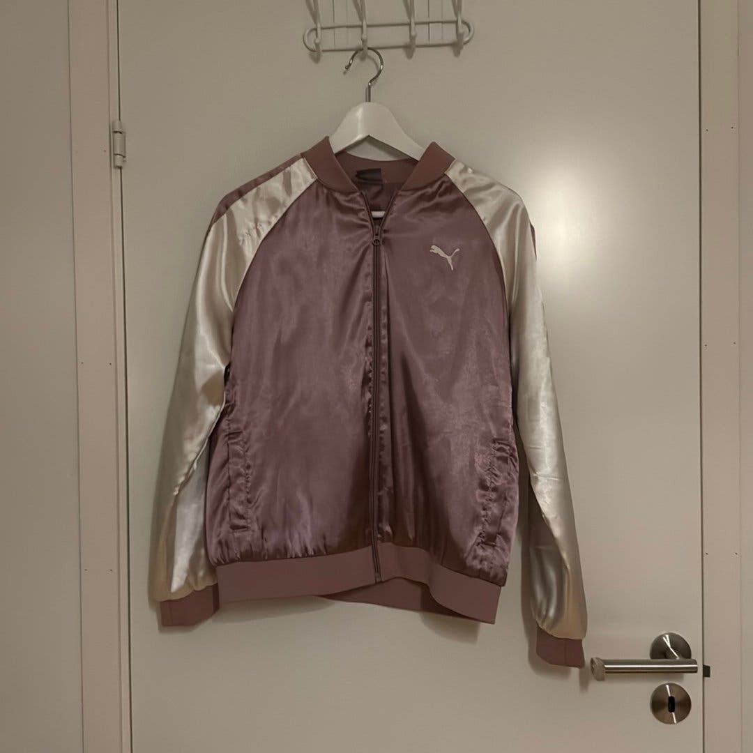 Puma rosa/beige jacka, stl M | Köp på Tradera (736874485)