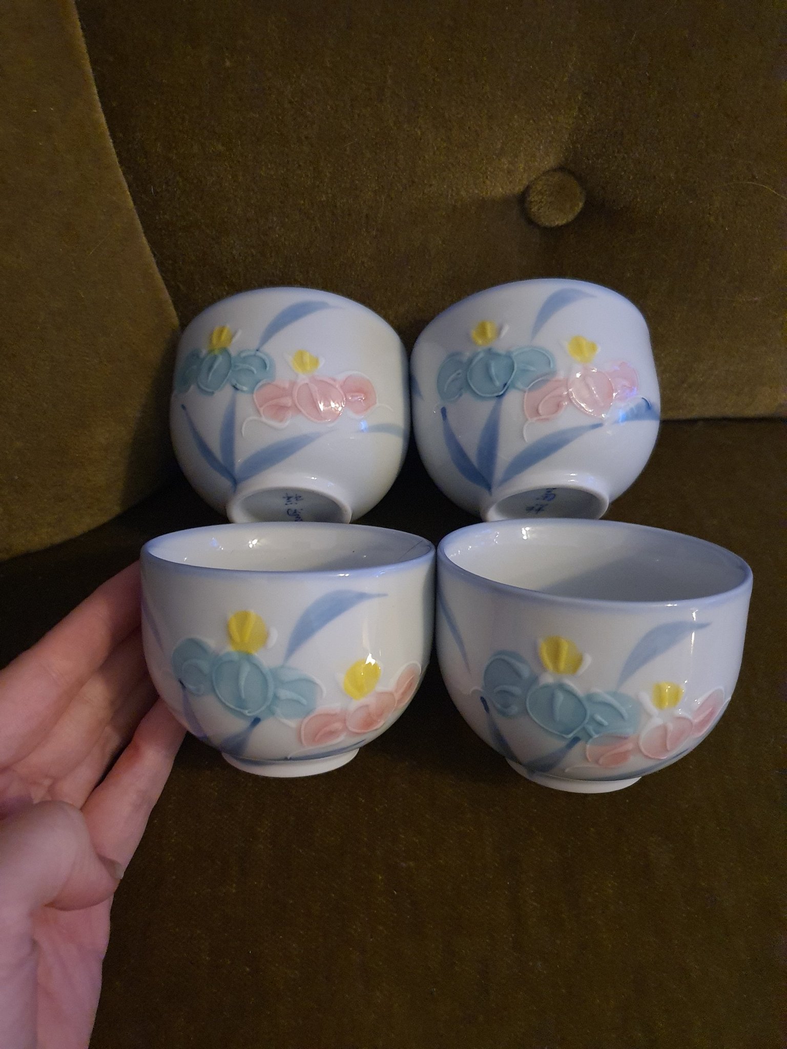 Se produkter som liknar 4st sake koppar handmålade på Tradera (678806651)
