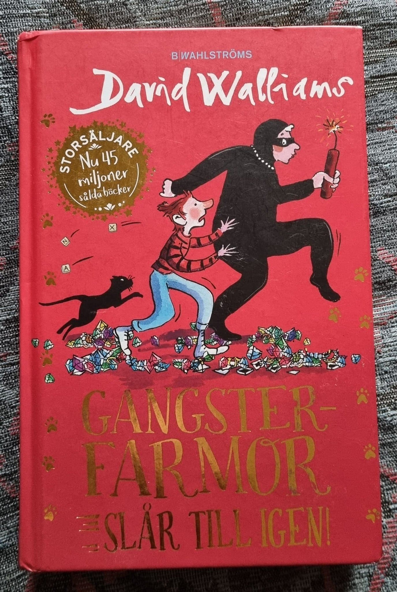 Se produkter som liknar Gangster-farmor slår till ige.. på Tradera ...