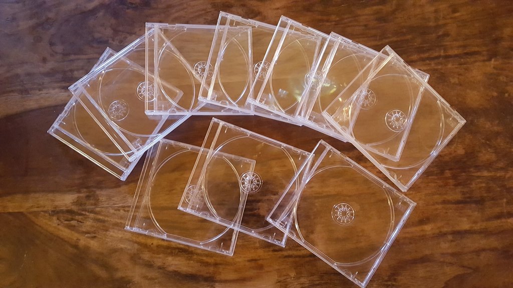 10 St CD/DVD Askar / Ge.. | Köp från Dharma-Underground på Tradera ...