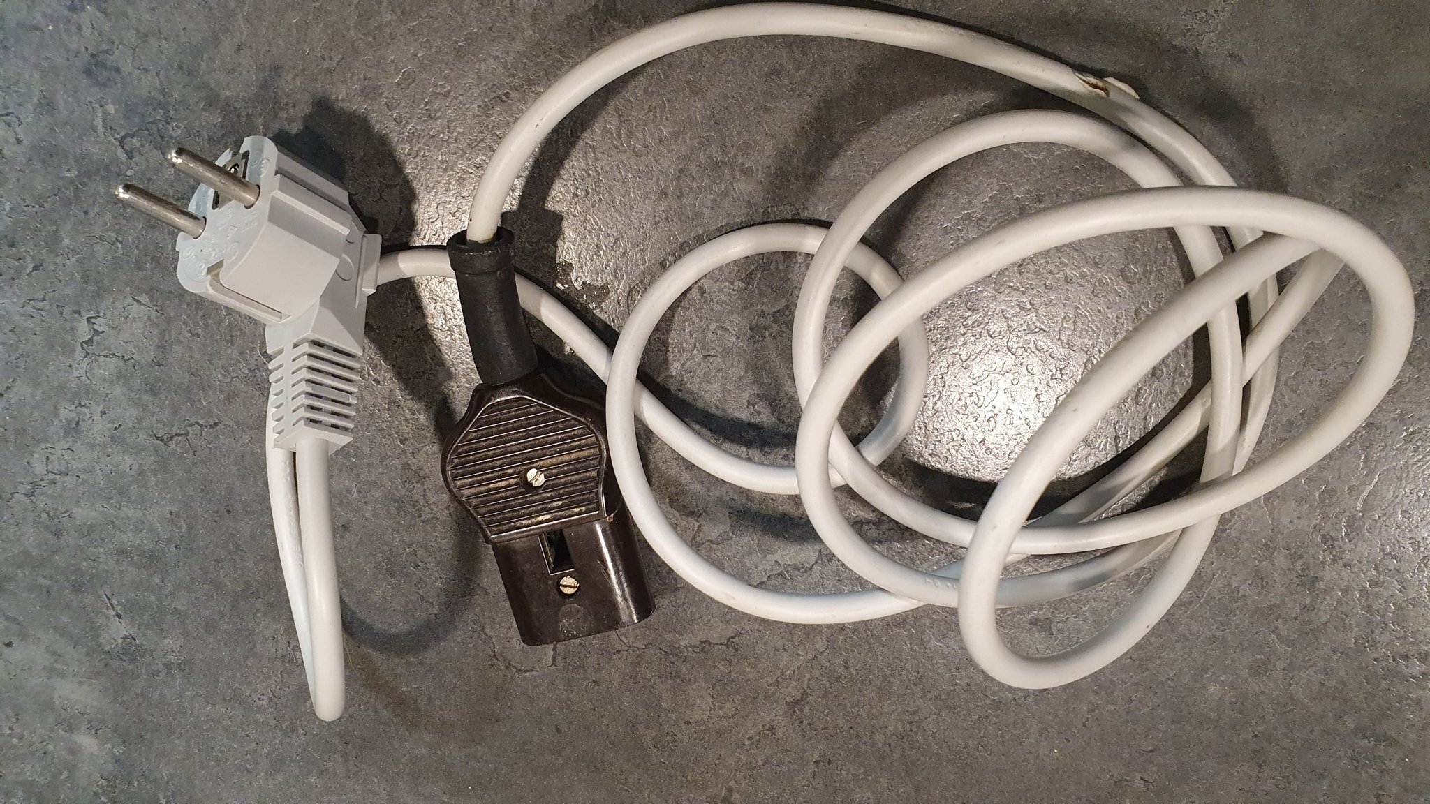 Se produkter som liknar Sladd till äldre brödrost , v.. på Tradera ...