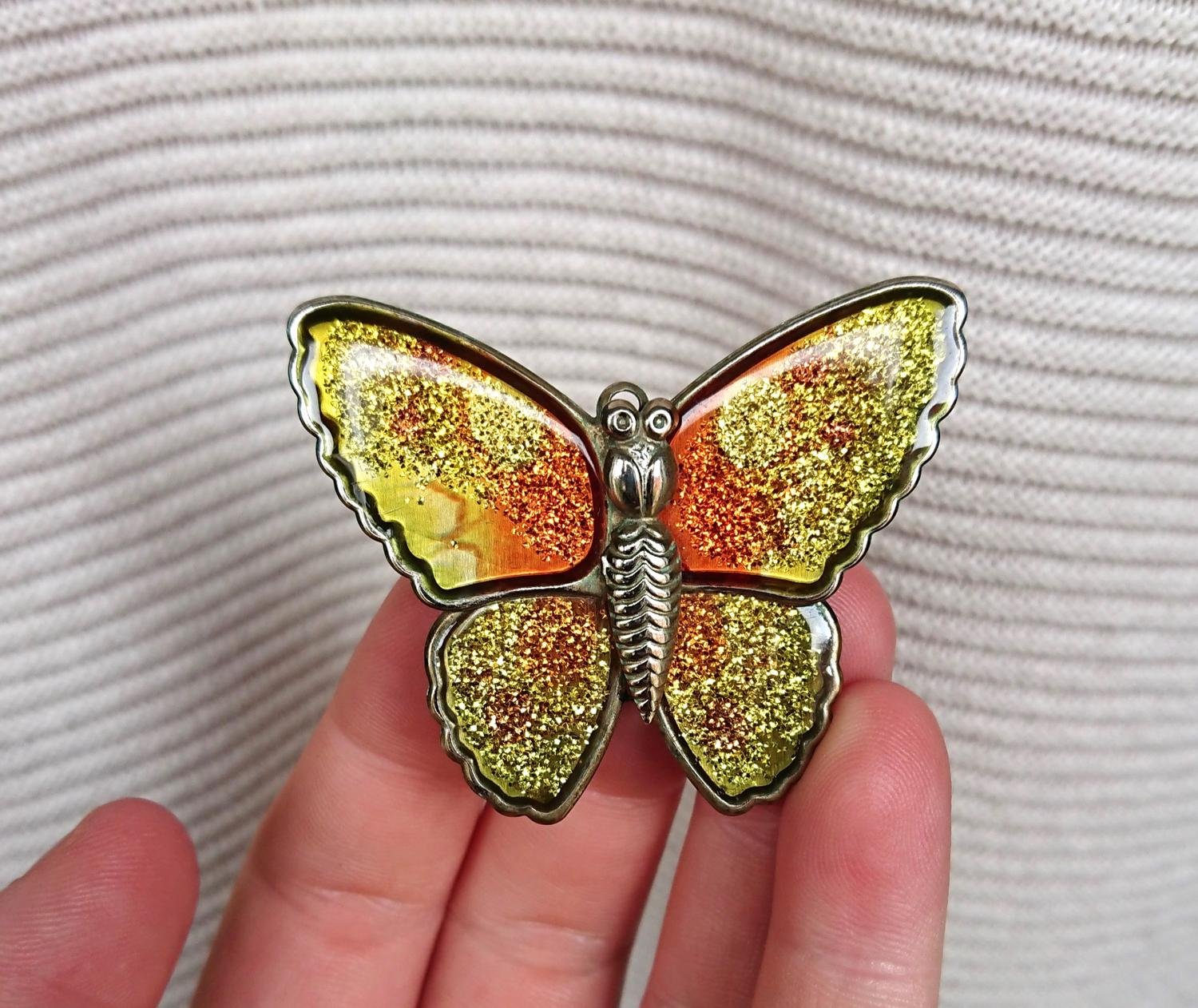 BROSCH (HÄNGE) FJÄRIL INSEKT D.. | Köp från Rätt-Antikt på Tradera ...