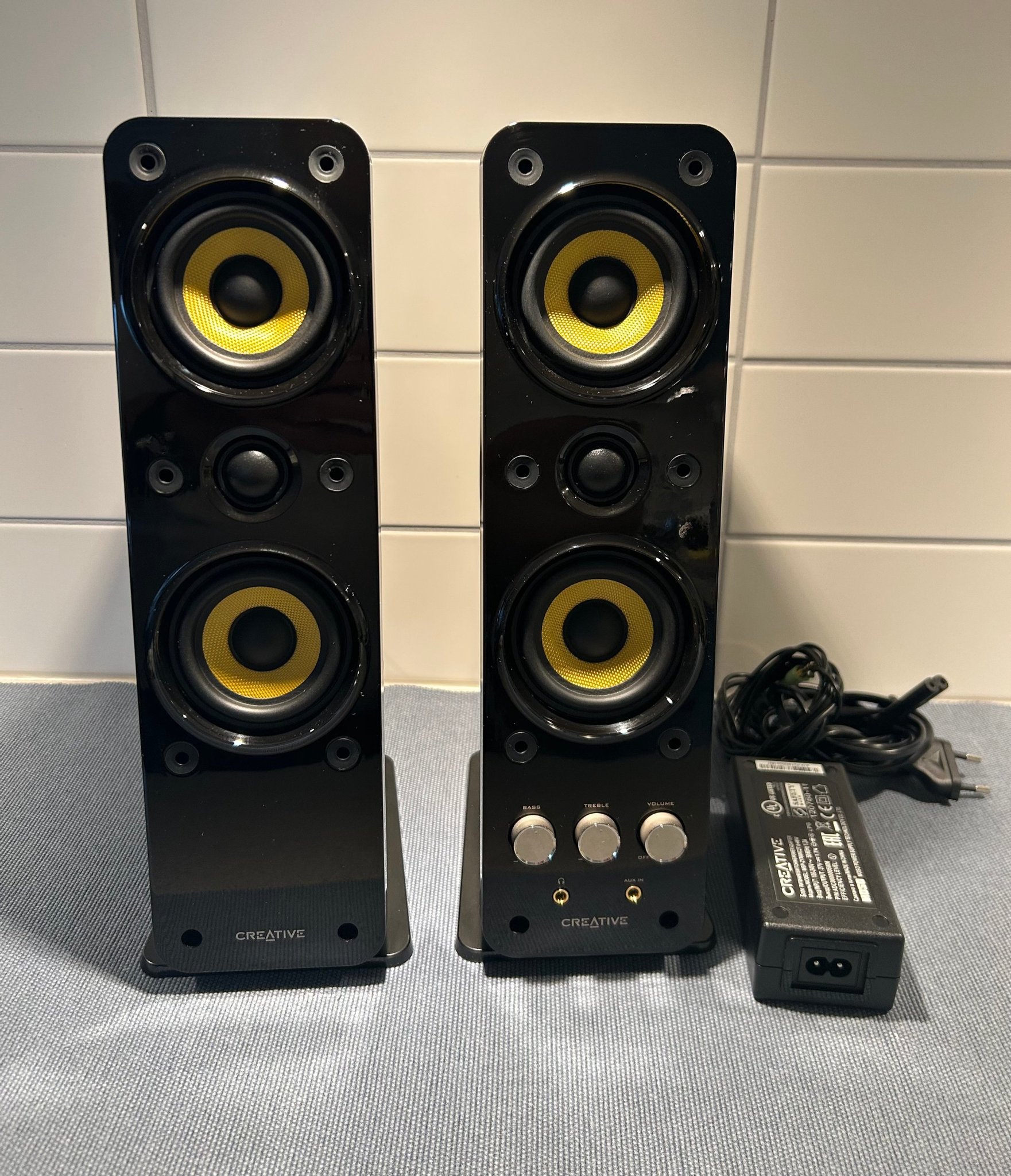 Creative GigaWorks T40 Series II – kraftfulla 2.. | Köp på Tradera ...