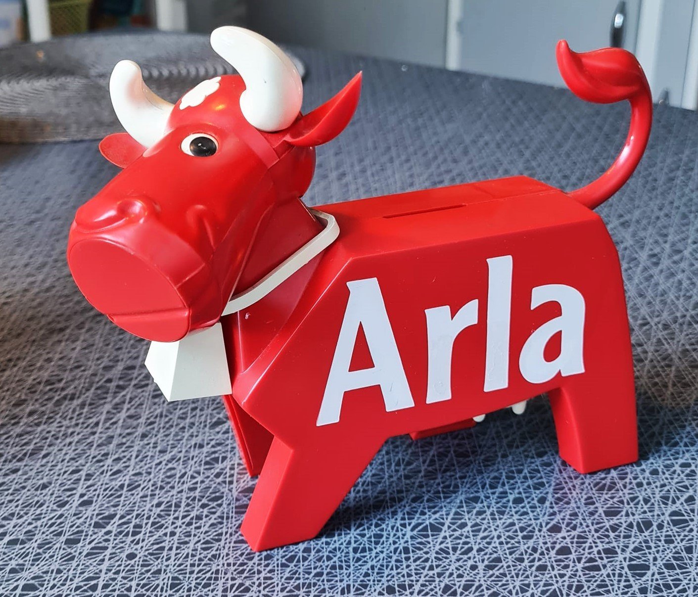 Se produkter som liknar Arla Kossa , sparbössa komple.. på Tradera ...