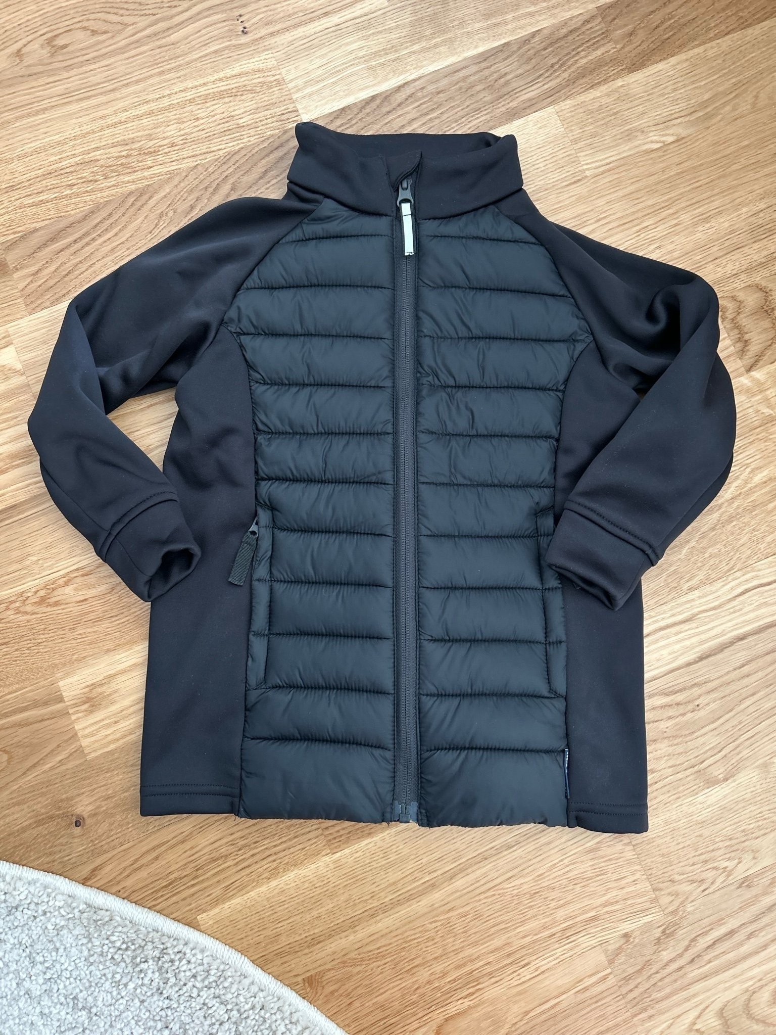 Se produkter som liknar Hybridjacka Polarn o Pyret 11.. på Tradera ...