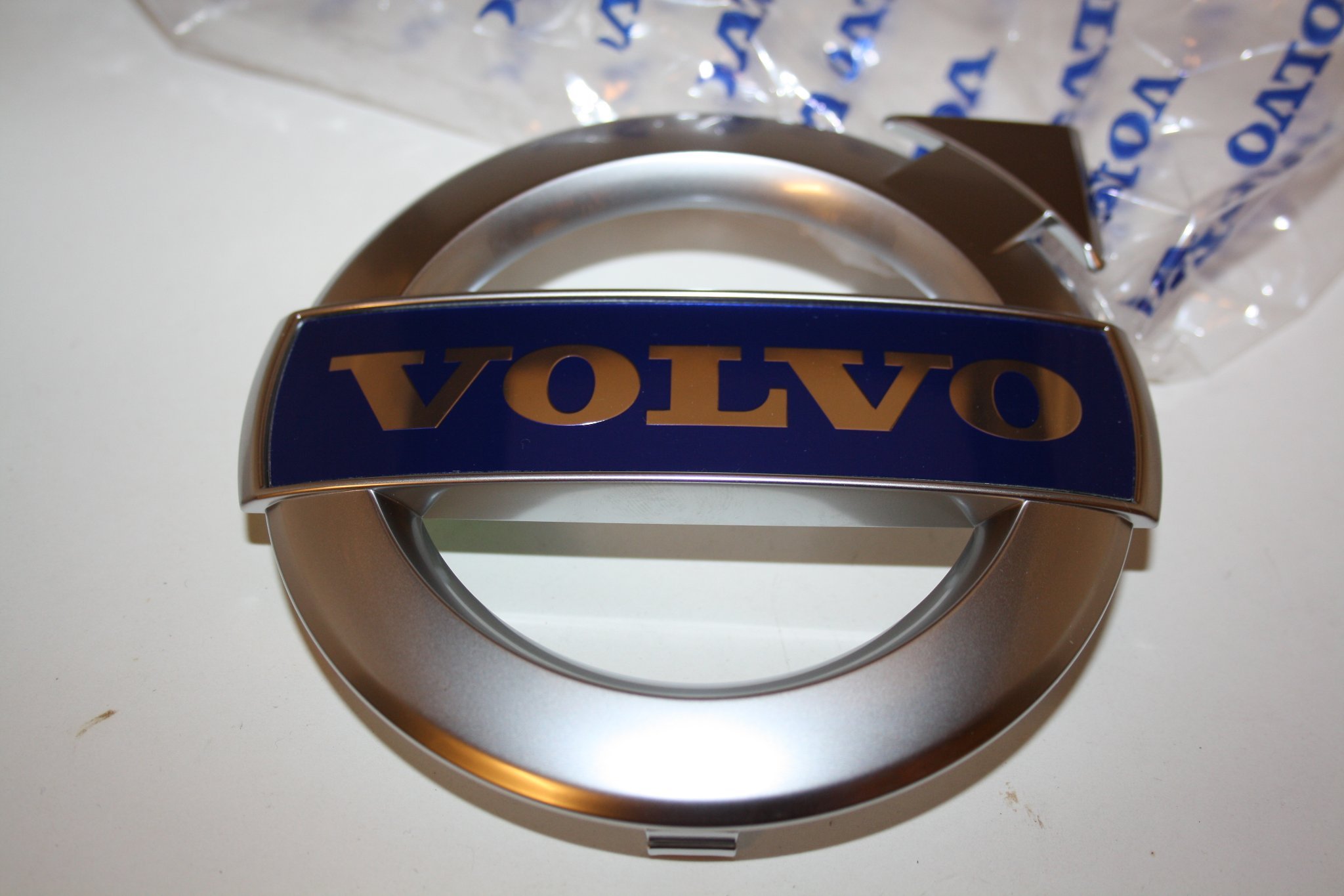 Volvo R-design emblem mattkrom 31383032 (410670638) ᐈ BrödernaLund på ...