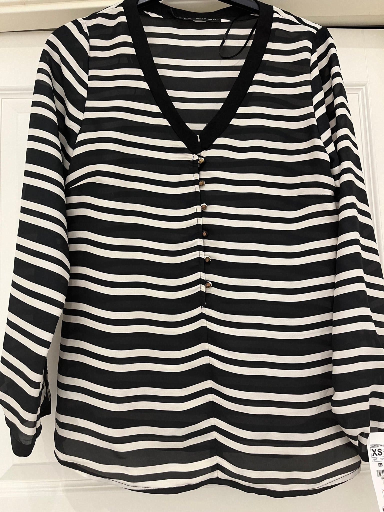 Zara blus randig xs vit svart ny skjorta | Köp på Tradera (643320173)