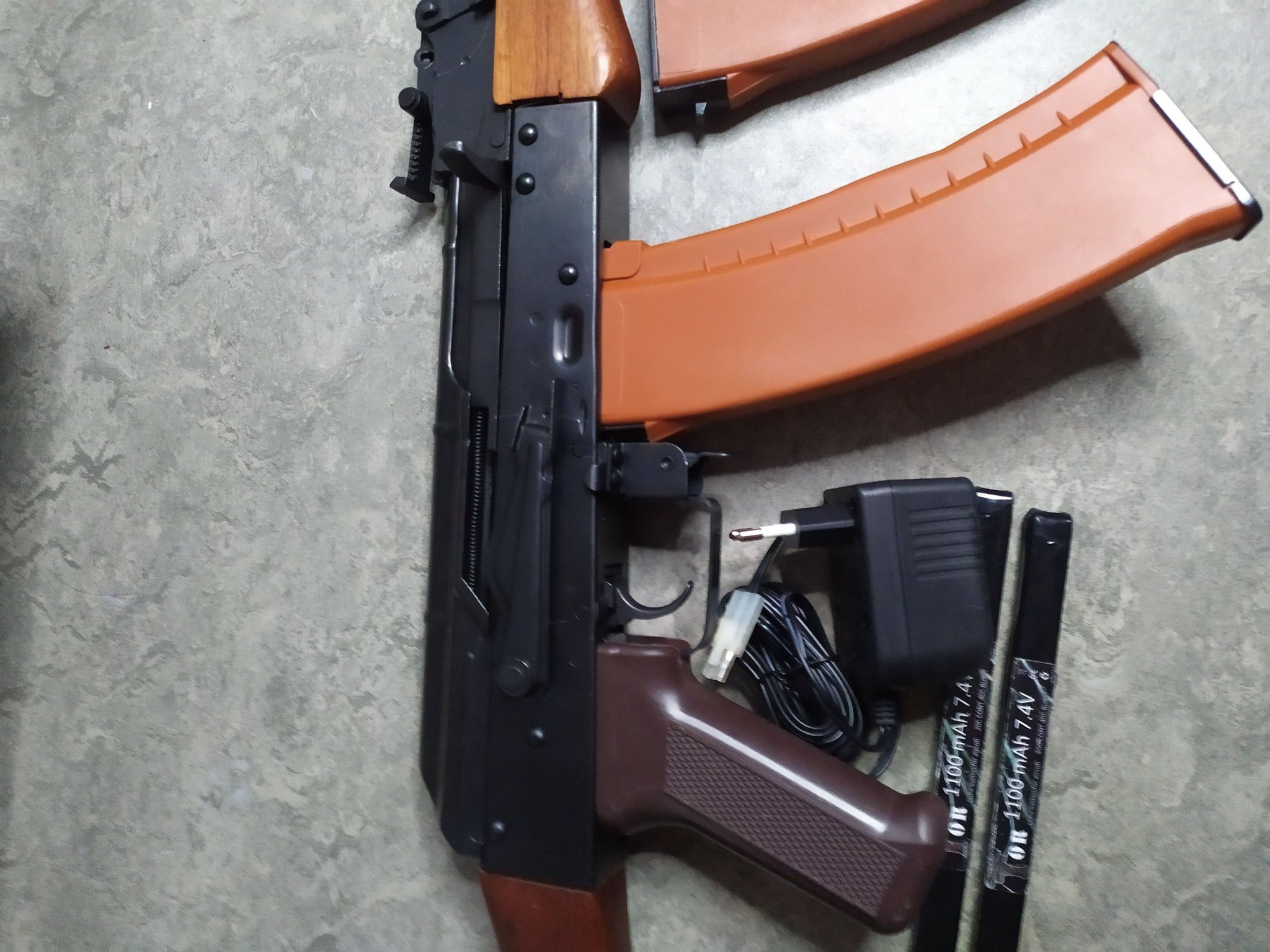 E&L AKM / AK47 MED TILLBEHÖR | Köp på Tradera (586742600)