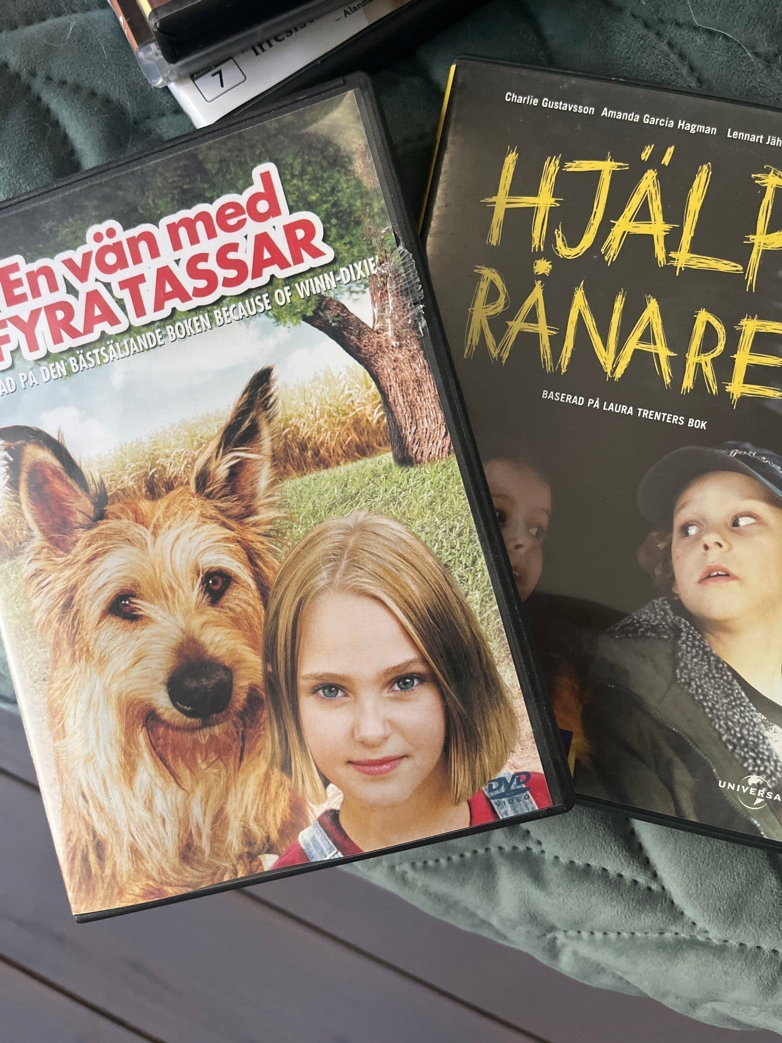 Se produkter som liknar DVD-filmer: En vän med fyra t.. på Tradera ...
