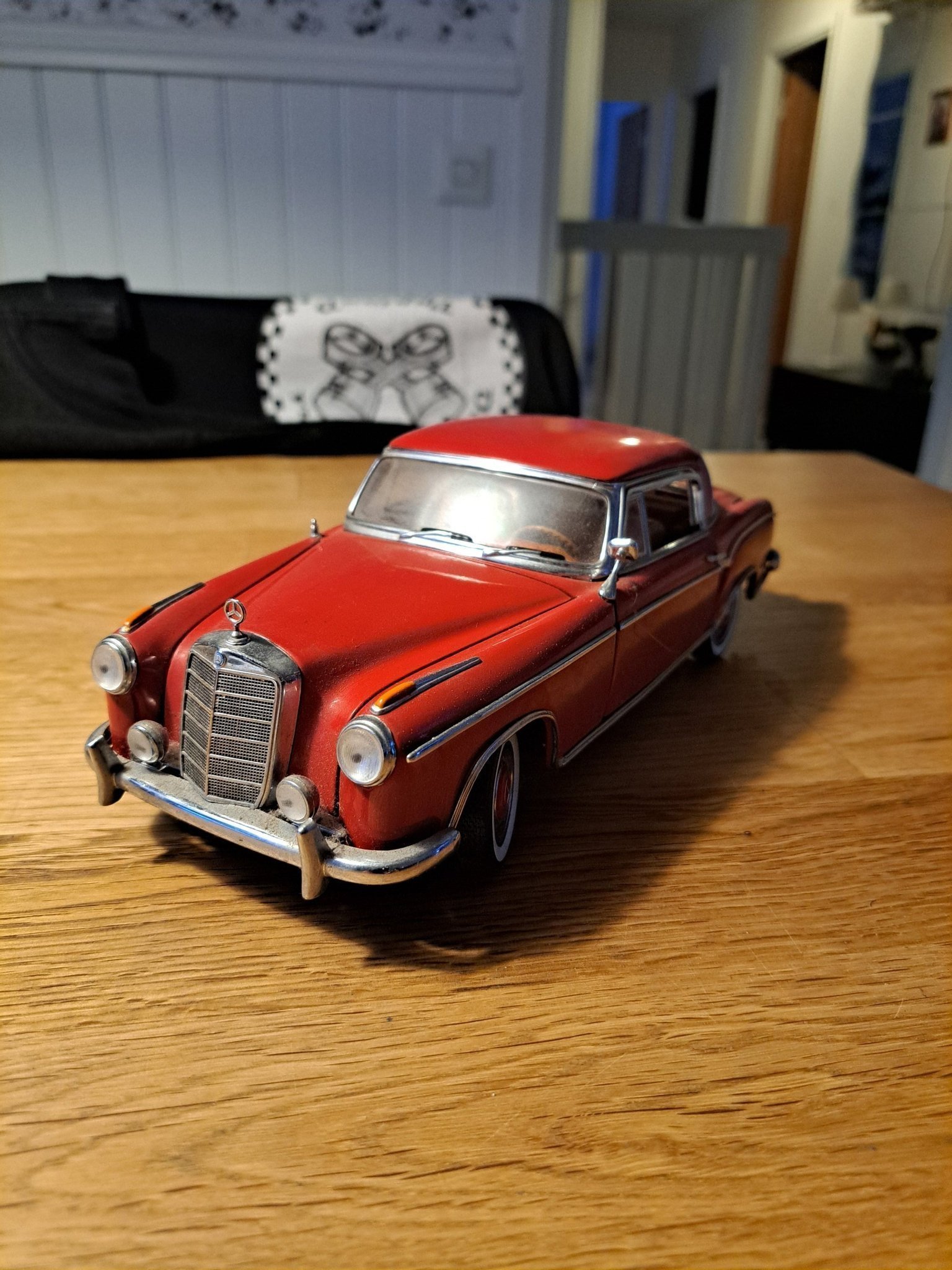 Se produkter som liknar Modellbil 1:18. Mercedes Benz.. på Tradera ...