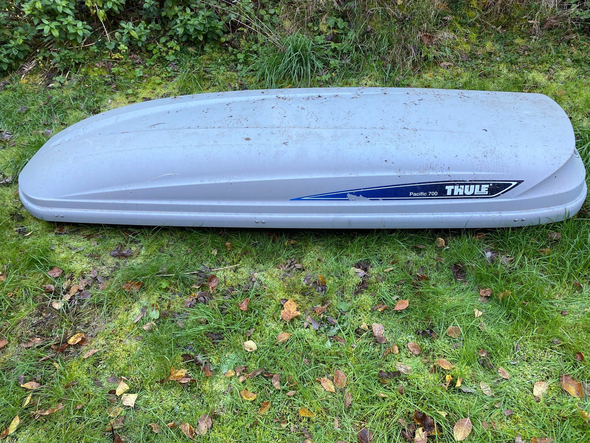 Se produkter som liknar Thule Pacific 700 Takbox på Tradera (697616957)