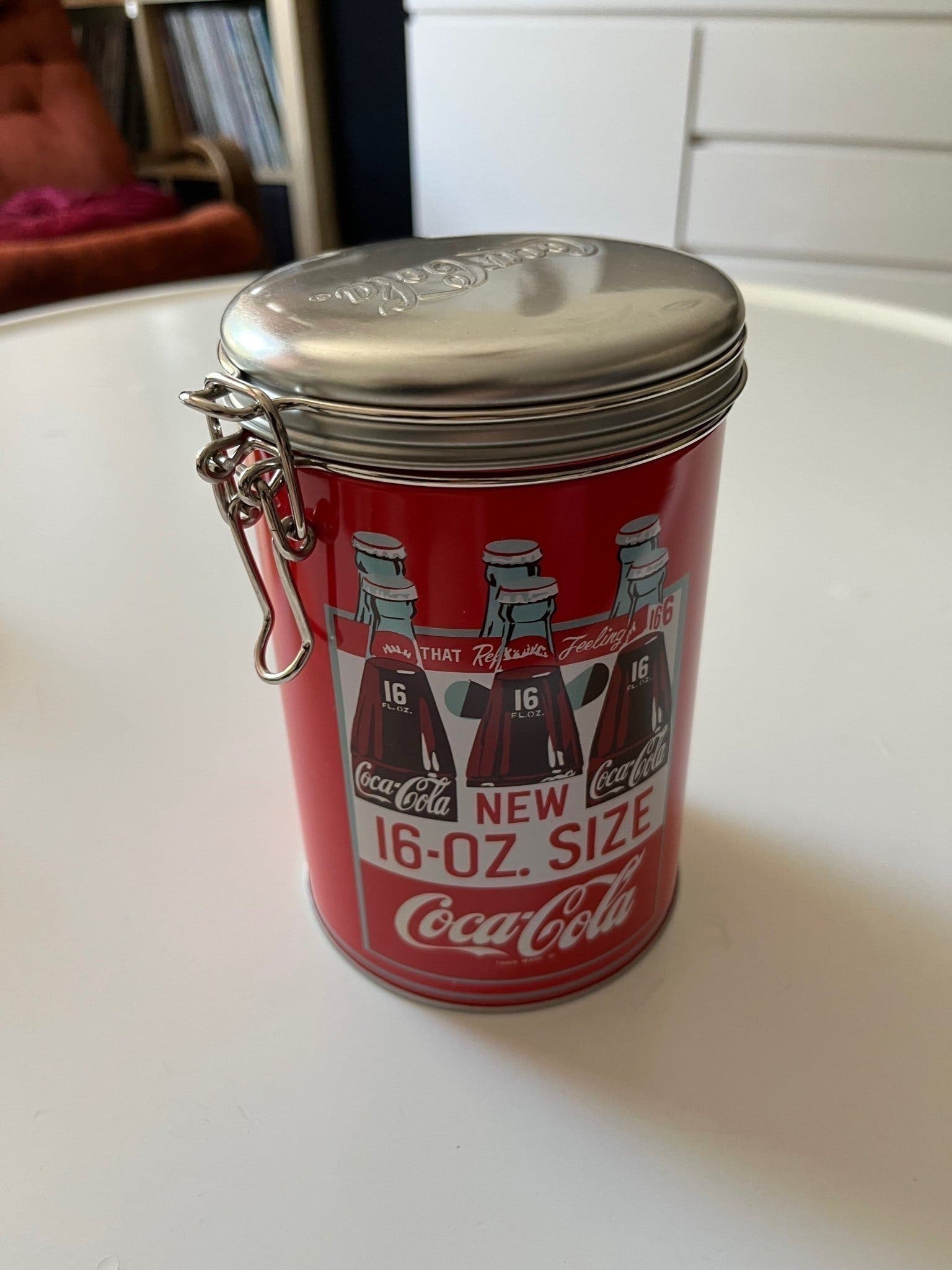 Coca-Cola Burk med Lock | Köp på Tradera (696176168)