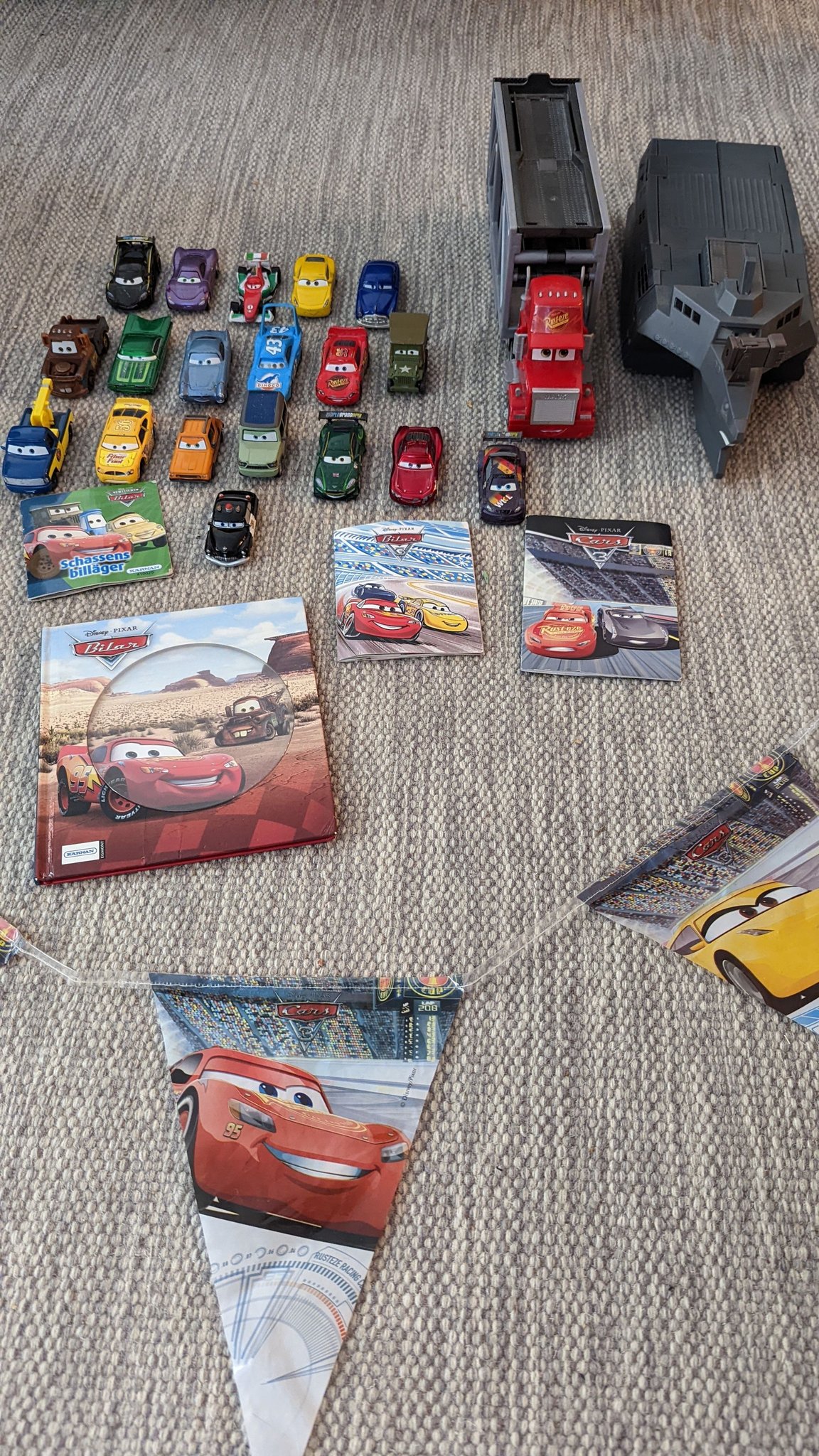 Se produkter som liknar Blixten McQueen 19 bilar meta.. på Tradera ...