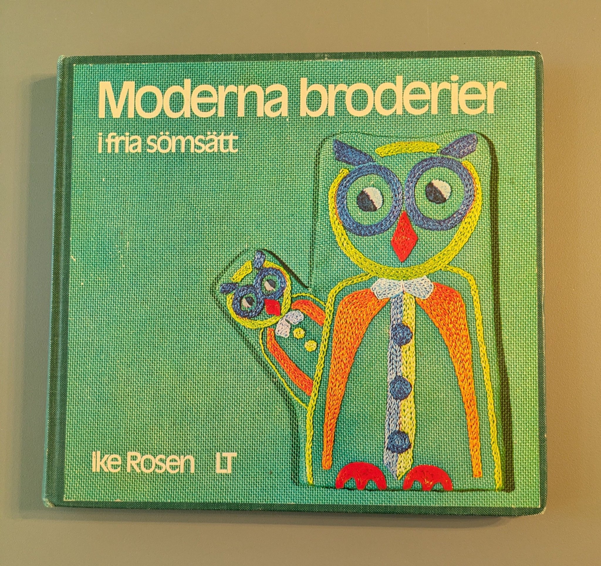 Se produkter som liknar Moderna broderier i fria söm .. på Tradera ...