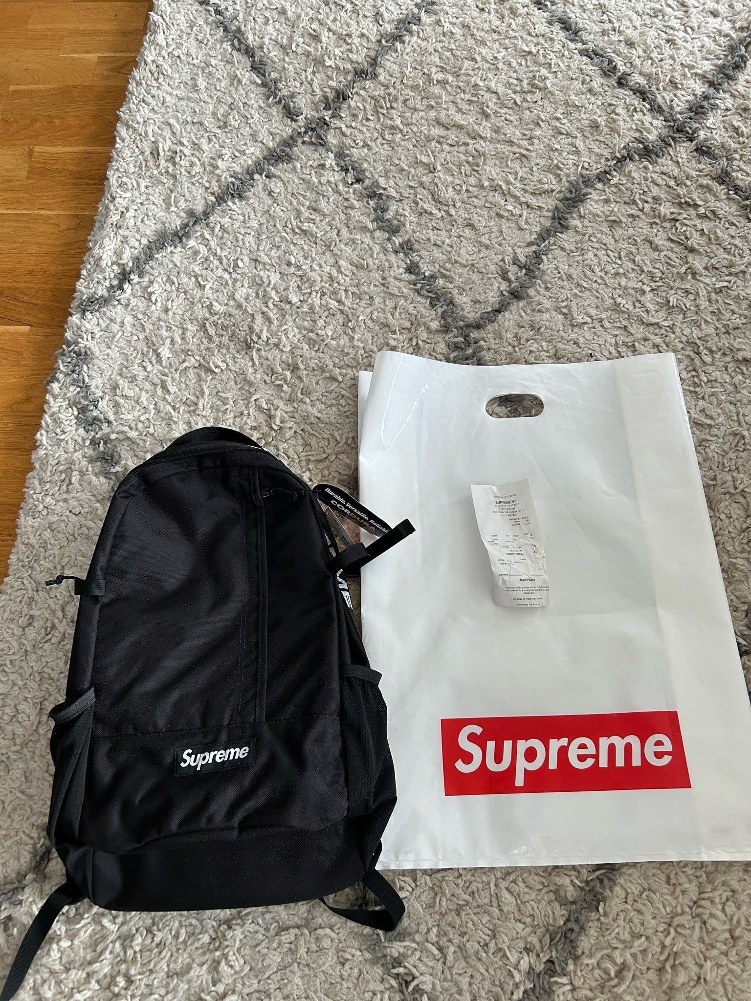Se produkter som liknar Supreme backpack på Tradera (644945876)