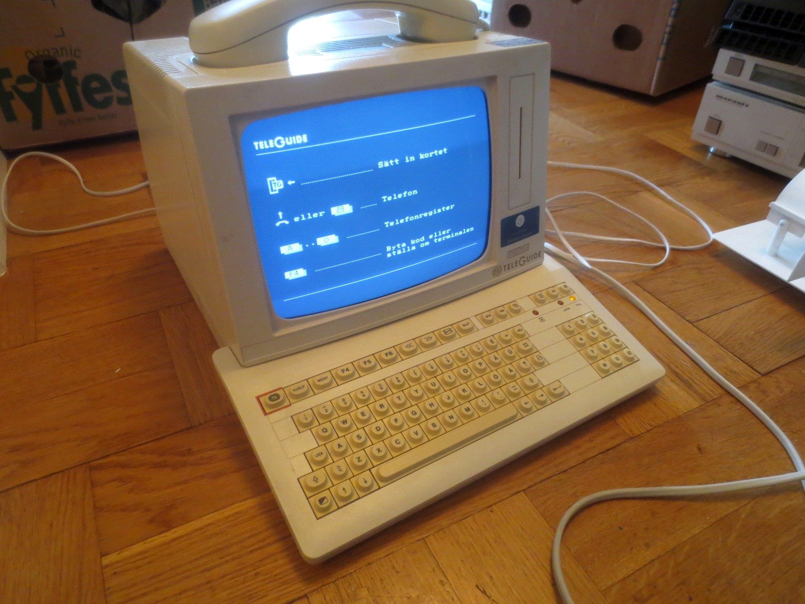 IBM dator i form av Teleguide från 1990 äldre m.. | Köp på Tradera ...