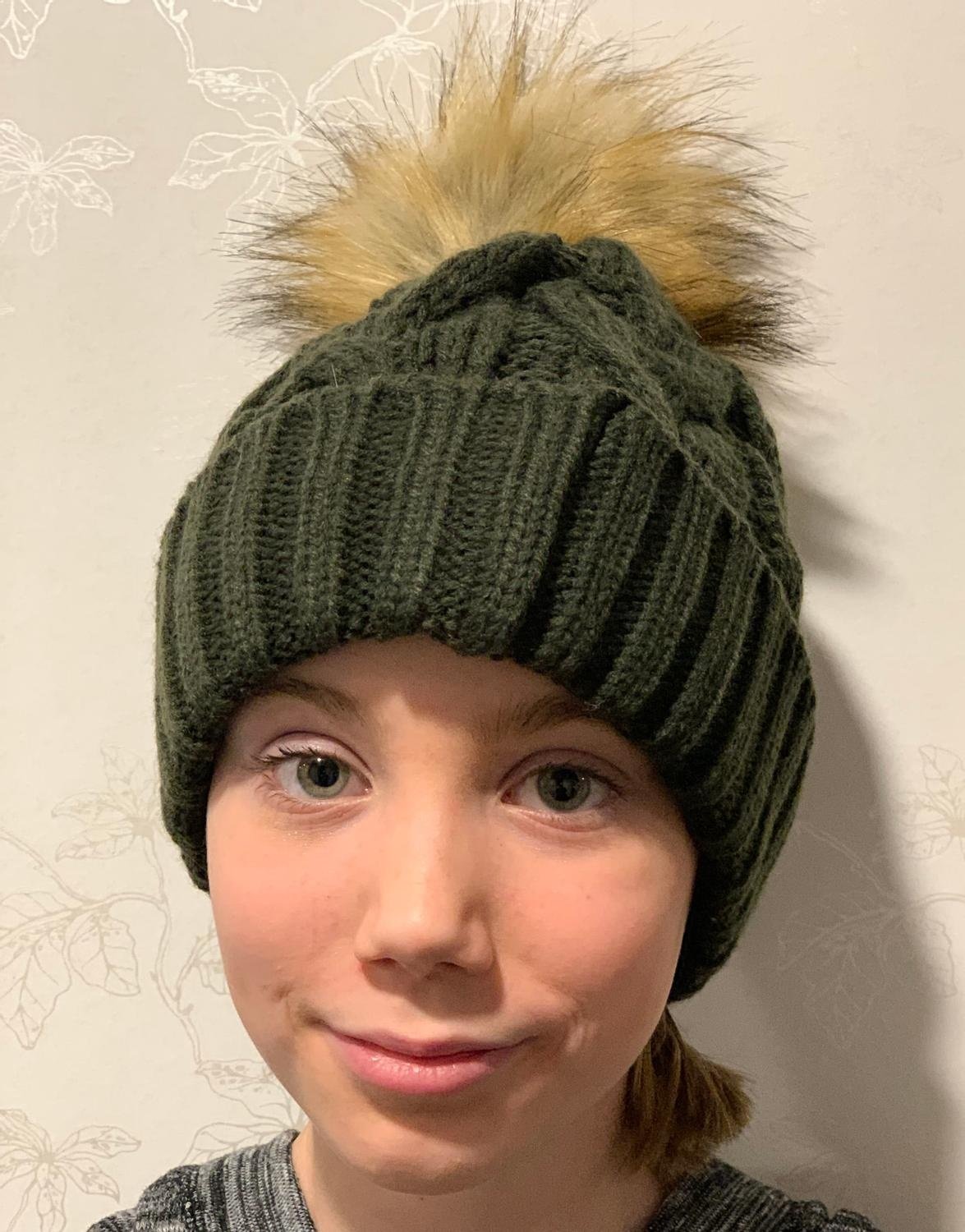 mörkgrön virkad toppluva mössa med brun tofs St.. | Köp på Tradera ...