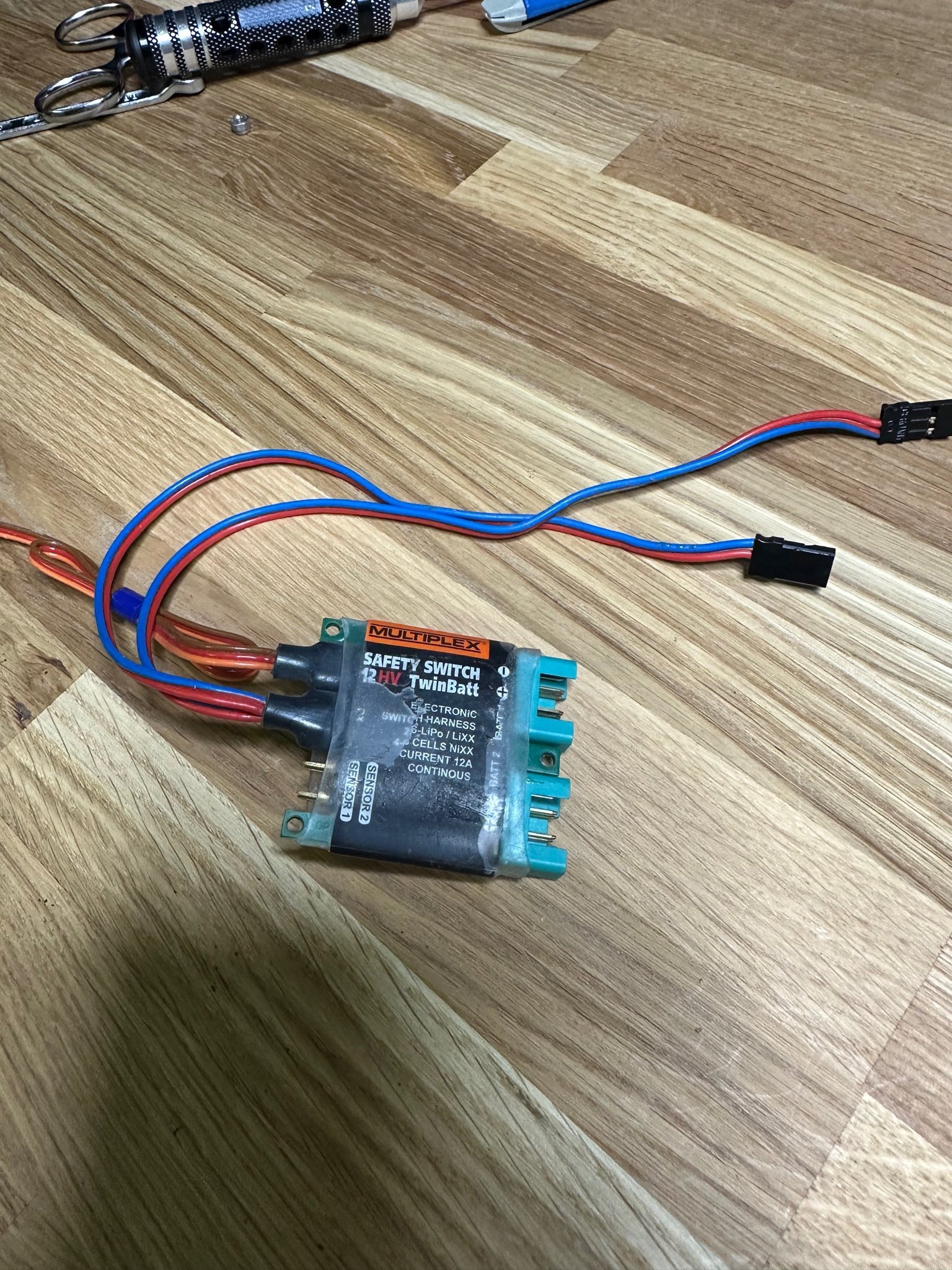 Se produkter som liknar Multiplex Safety Switch 12HV .. på Tradera ...