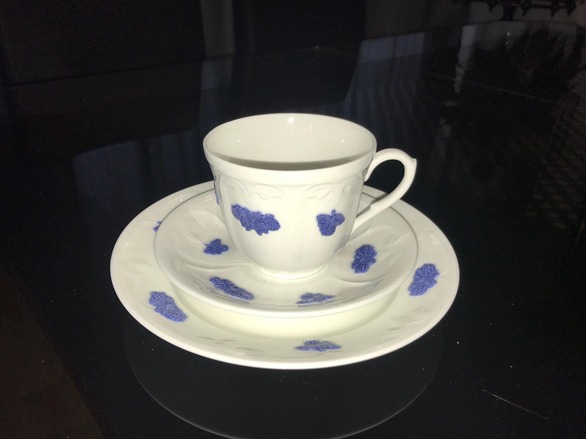 BLÅ BLOM GUSTAVSBERG KAFFEKOPPAR MED FAT OCH ASSIETTER | Barnebys