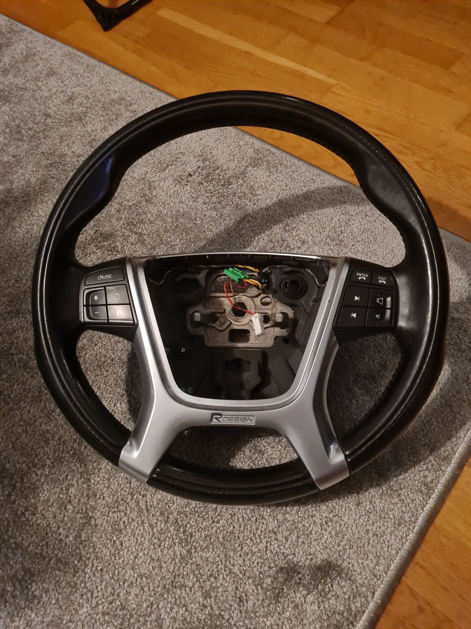Se produkter som liknar Volvo v70 r design ratt på Tradera (699935509)