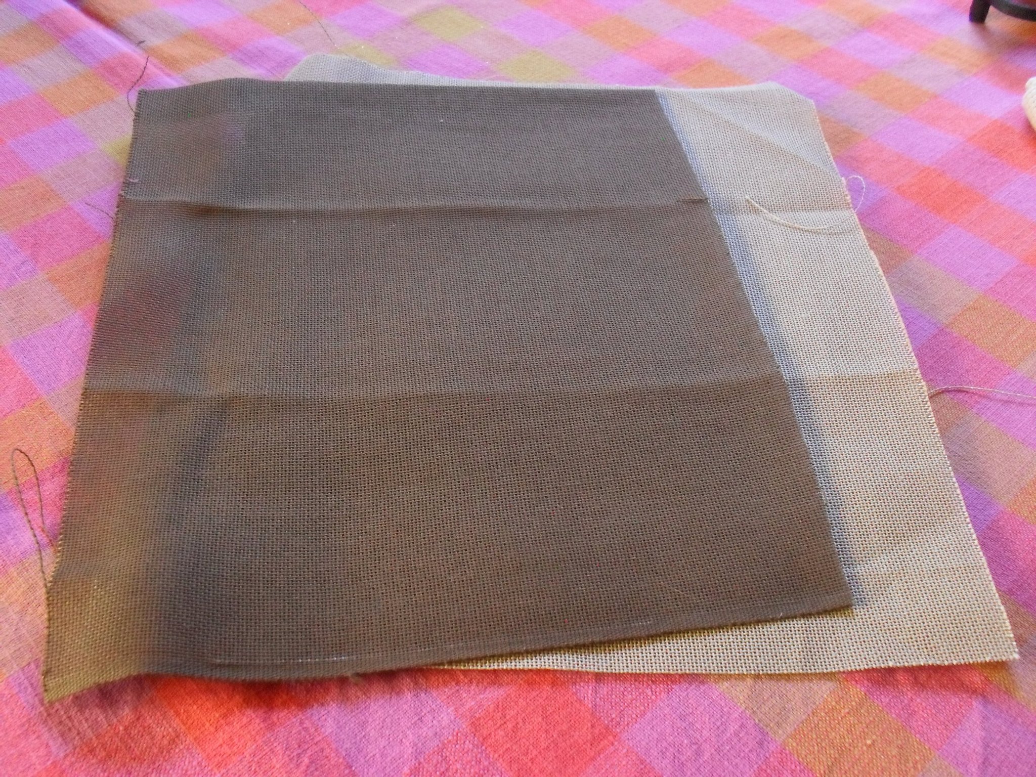 Se produkter som liknar broderi tyg broderityg broder.. på Tradera ...