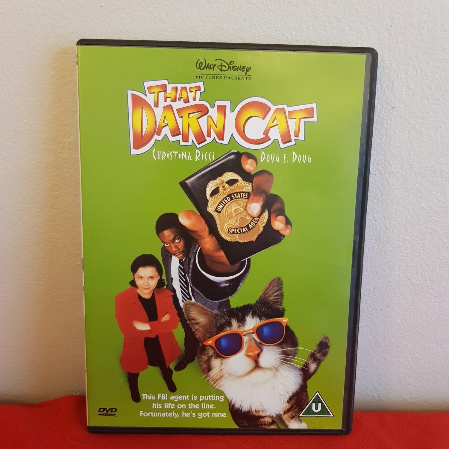 Se produkter som liknar DVD - That Darn Cat - Doug E... på Tradera ...