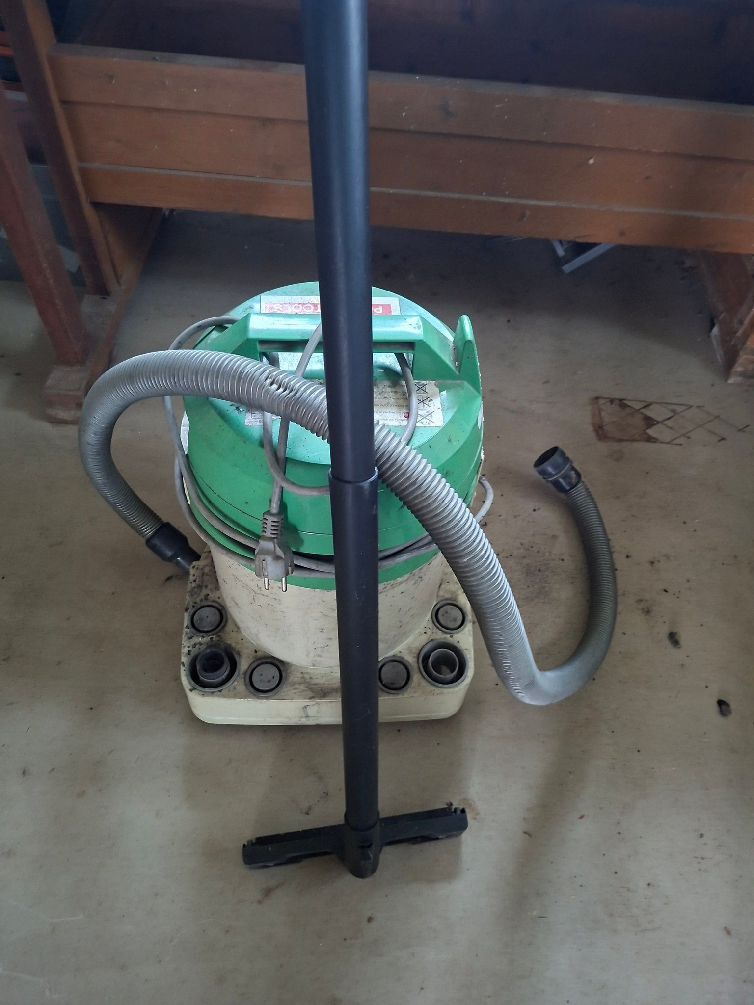 Hitachi Power Tools grovdammsugare | Köp på Tradera (734303265)