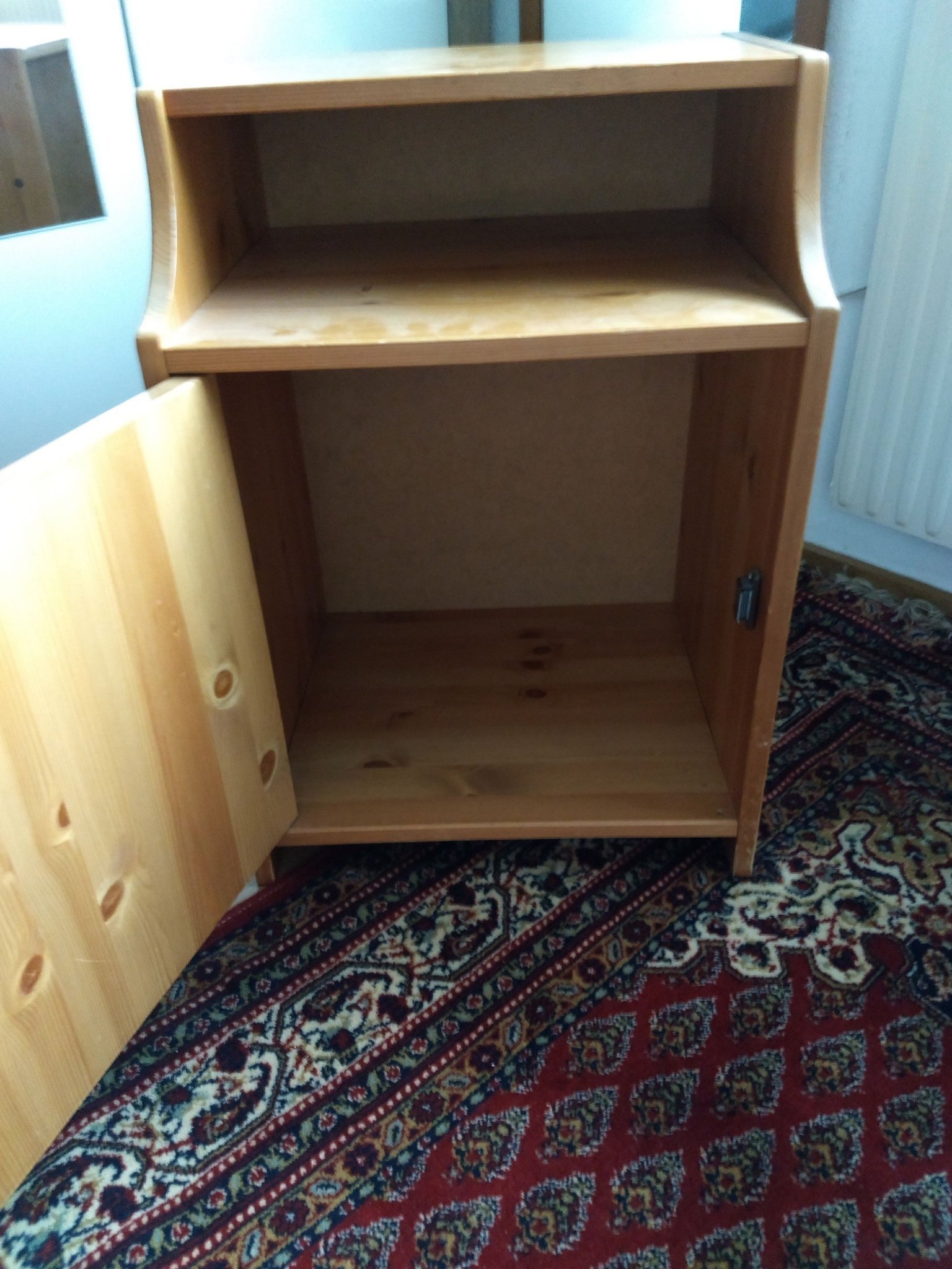 Sängskåp i furu | Köp på Tradera (567104591)