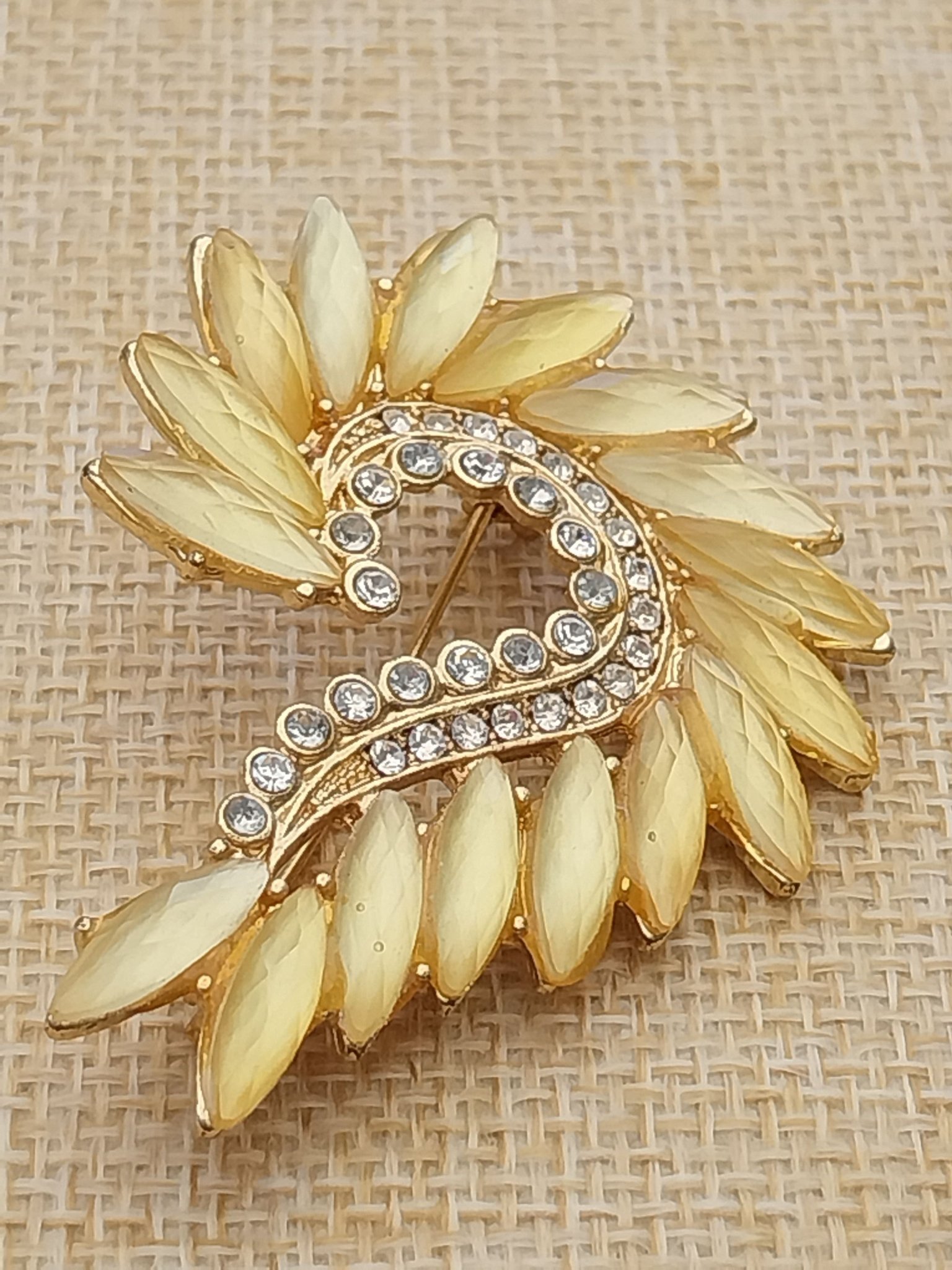 FANTASTISK BROSCH I PERFEKT SKICK. FRÅN STOR SA.. | Köp på Tradera ...