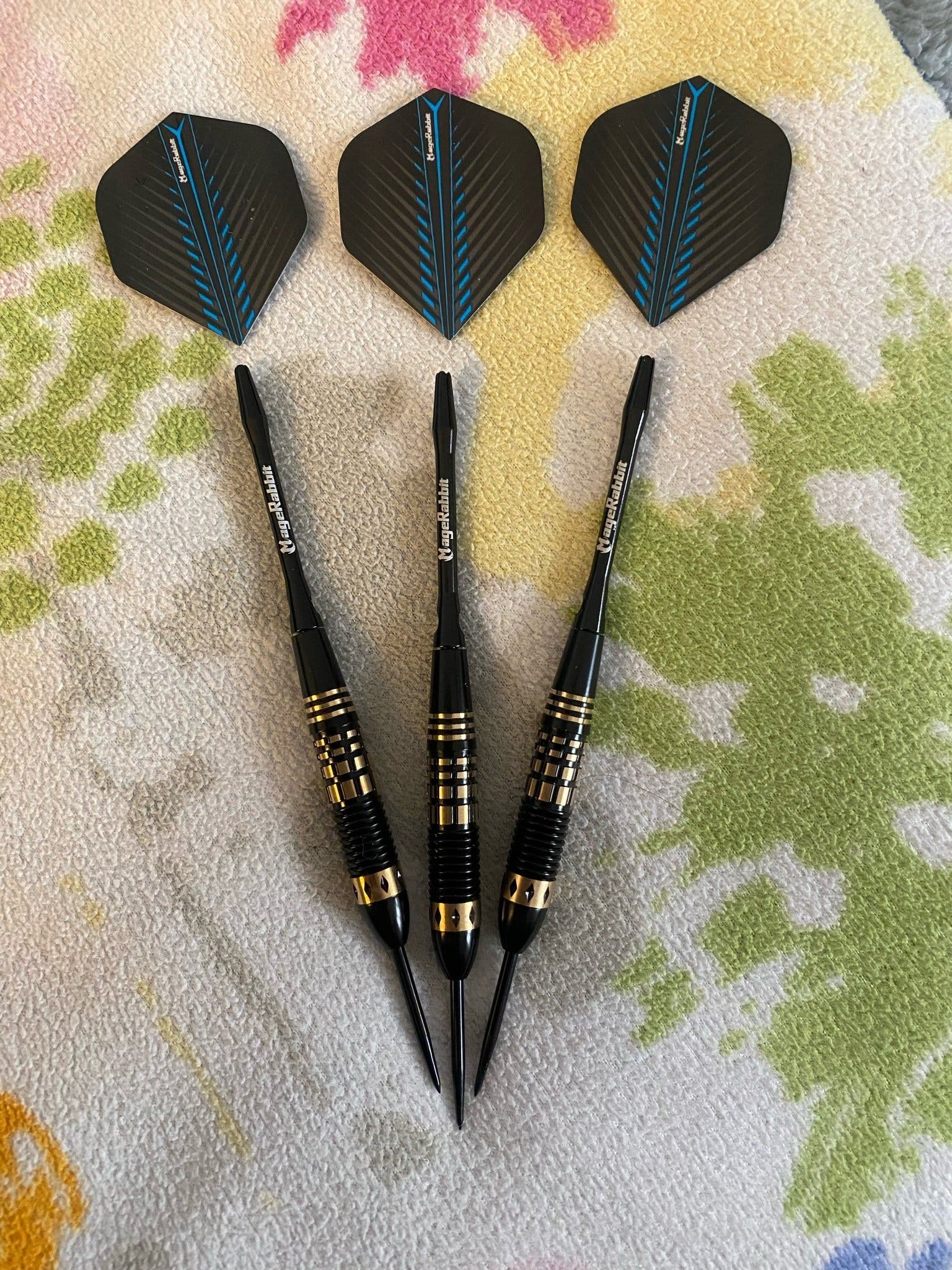 Steeltip Dartset 25 gran – Svart & Guld – MageR.. | Köp på Tradera ...