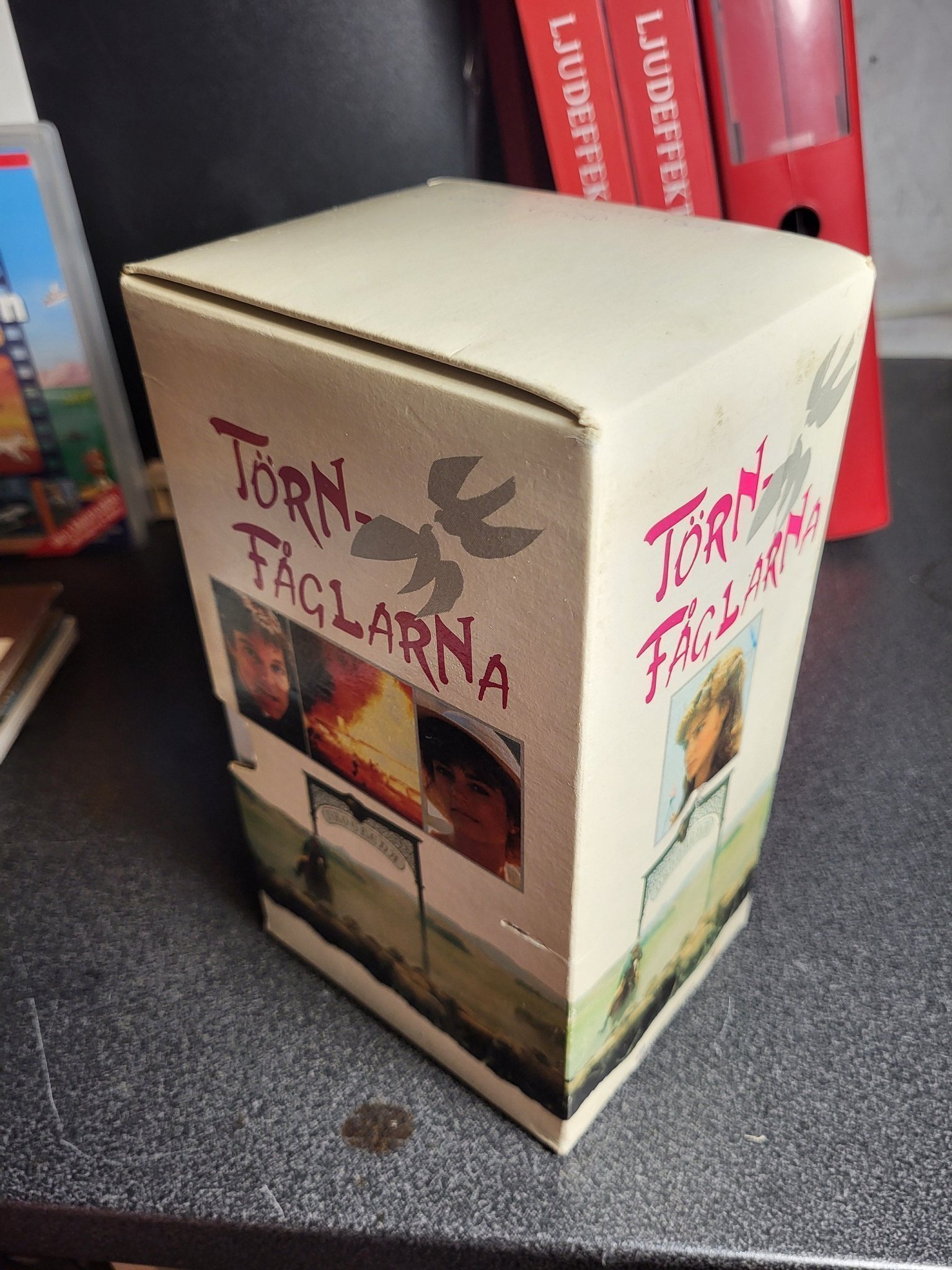 Komplett VHS-box 1-4-Törnfåglarna (Warner Home .. | Köp på Tradera ...