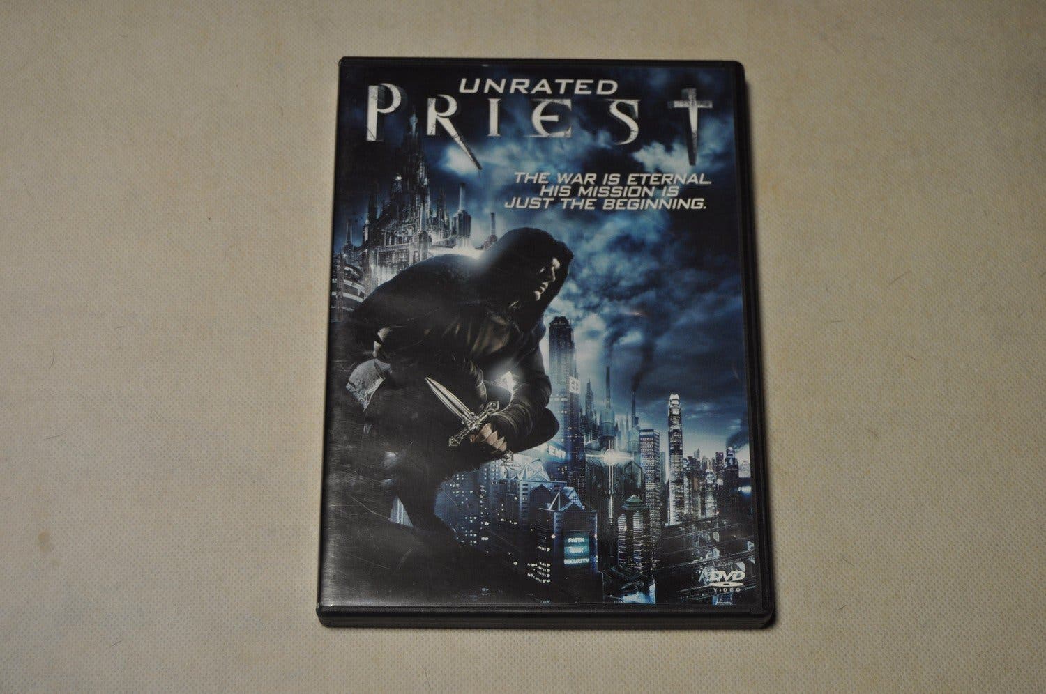 PRIEST unrated - DVD - Paul Betta.. | Köp från ALL-FYND på Tradera ...