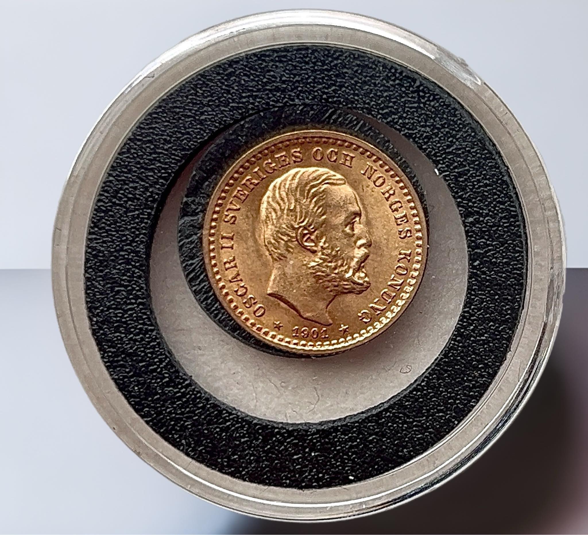 Se produkter som liknar Guldmynt 5kr Oscar II 1901 22.. på Tradera ...