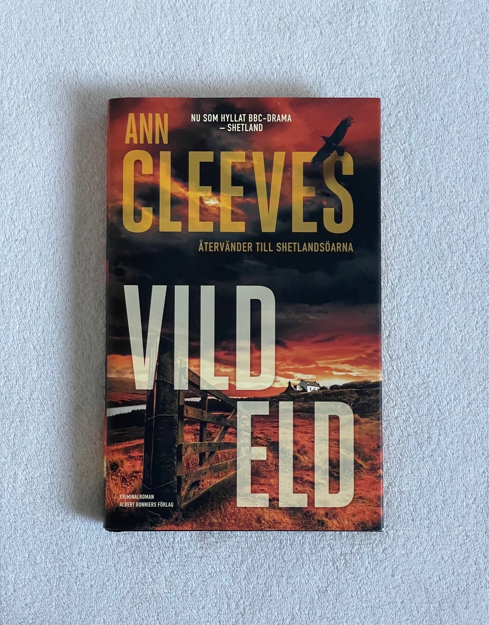 Se produkter som liknar Vild eld: Återvänder till She.. på Tradera (696846592)